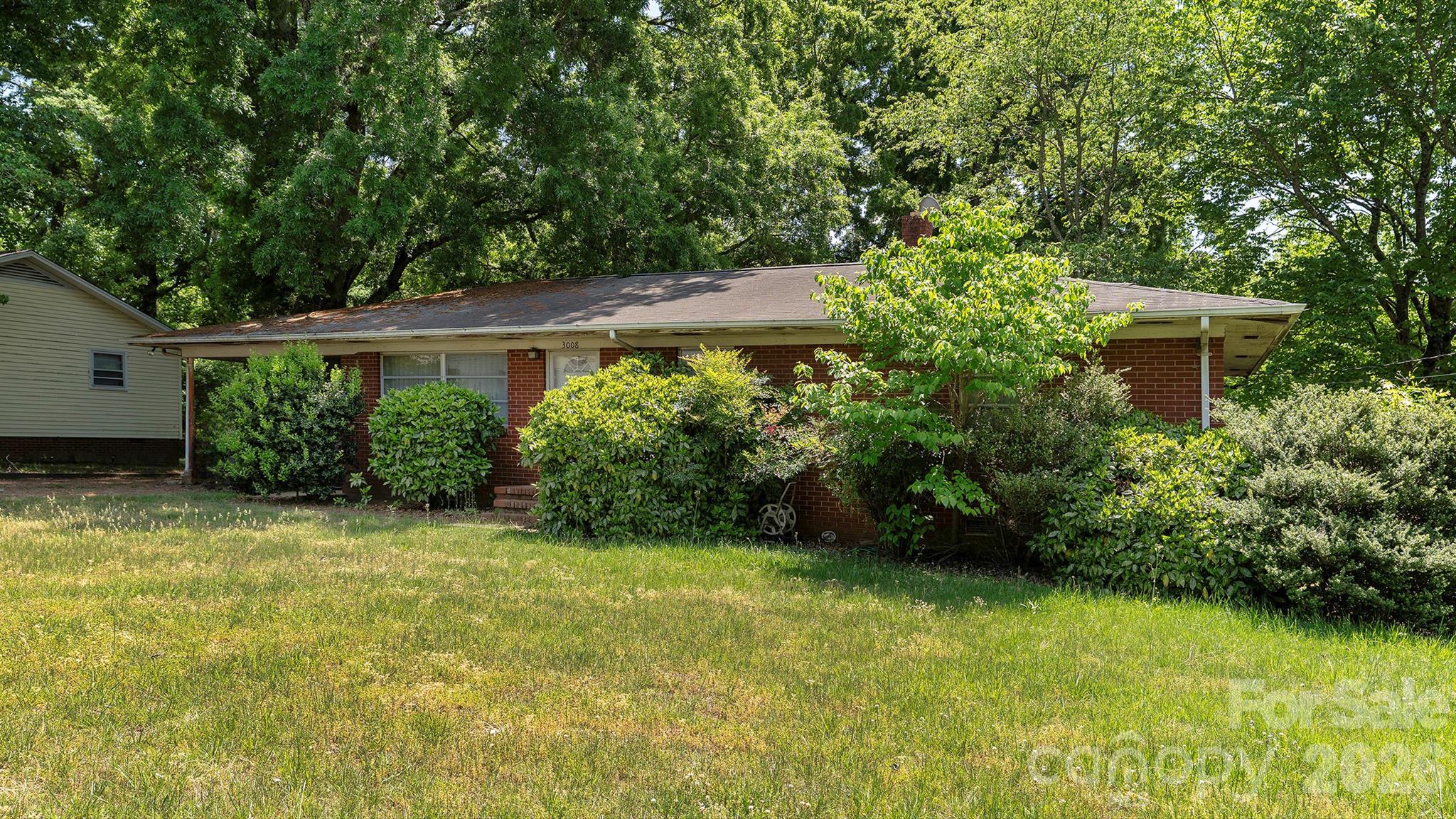 Photo 2 of 3008 Oakwood Drive, Charlotte, NC