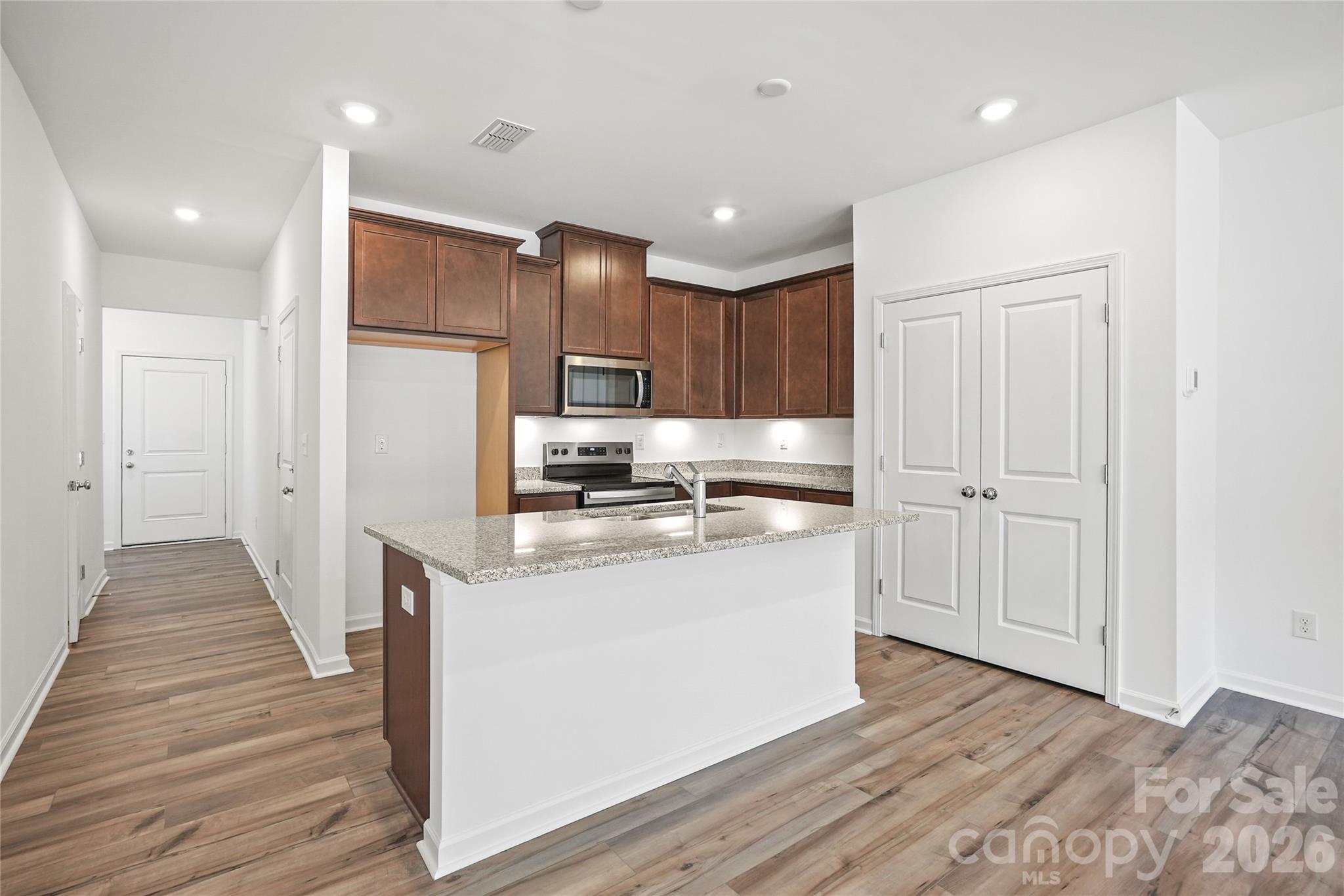 Photo 4 of 11916 Oak Street, Charlotte, NC