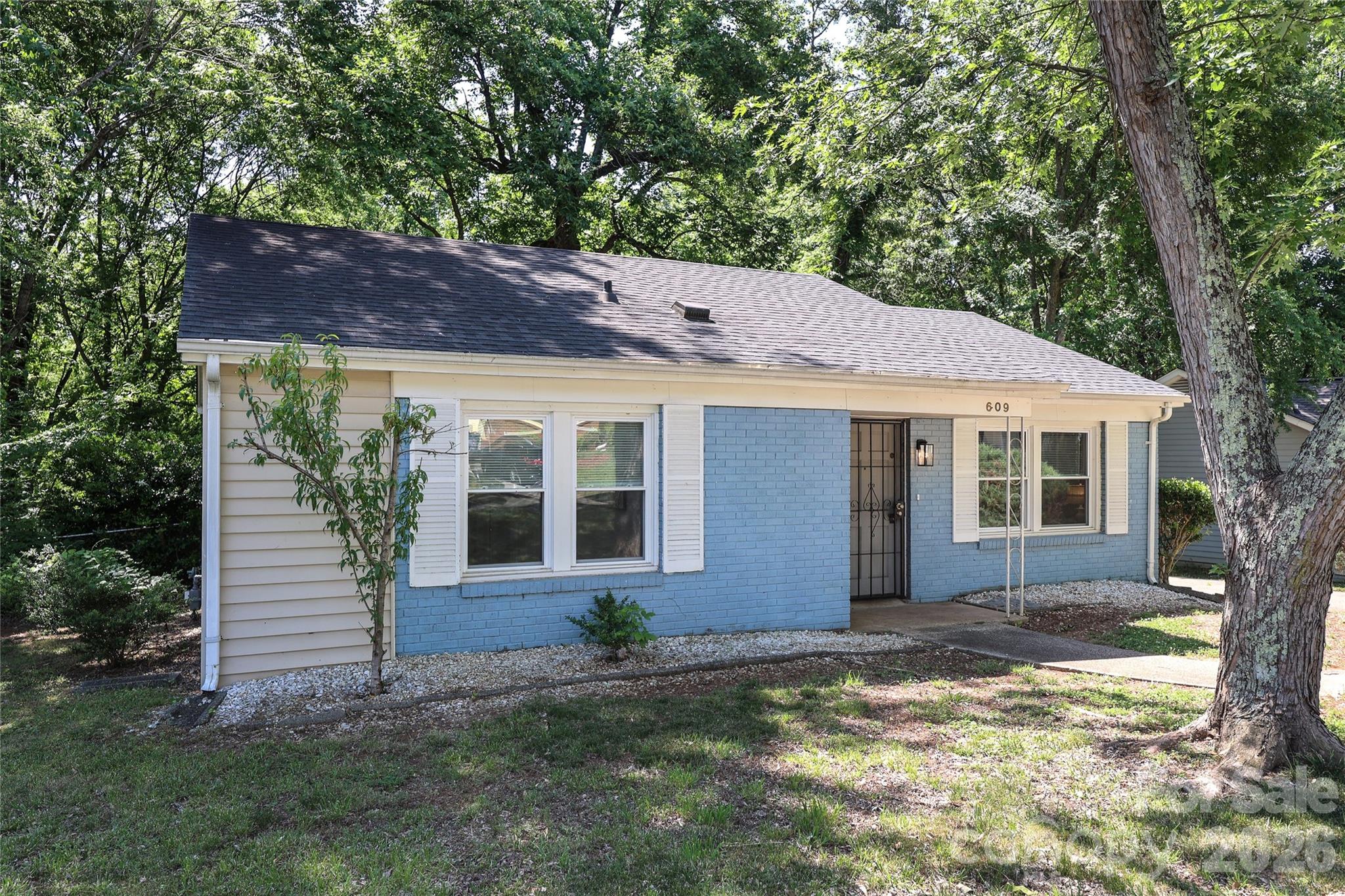 609 Fawnbrook Lane, Charlotte, NC - photo 2 of 26