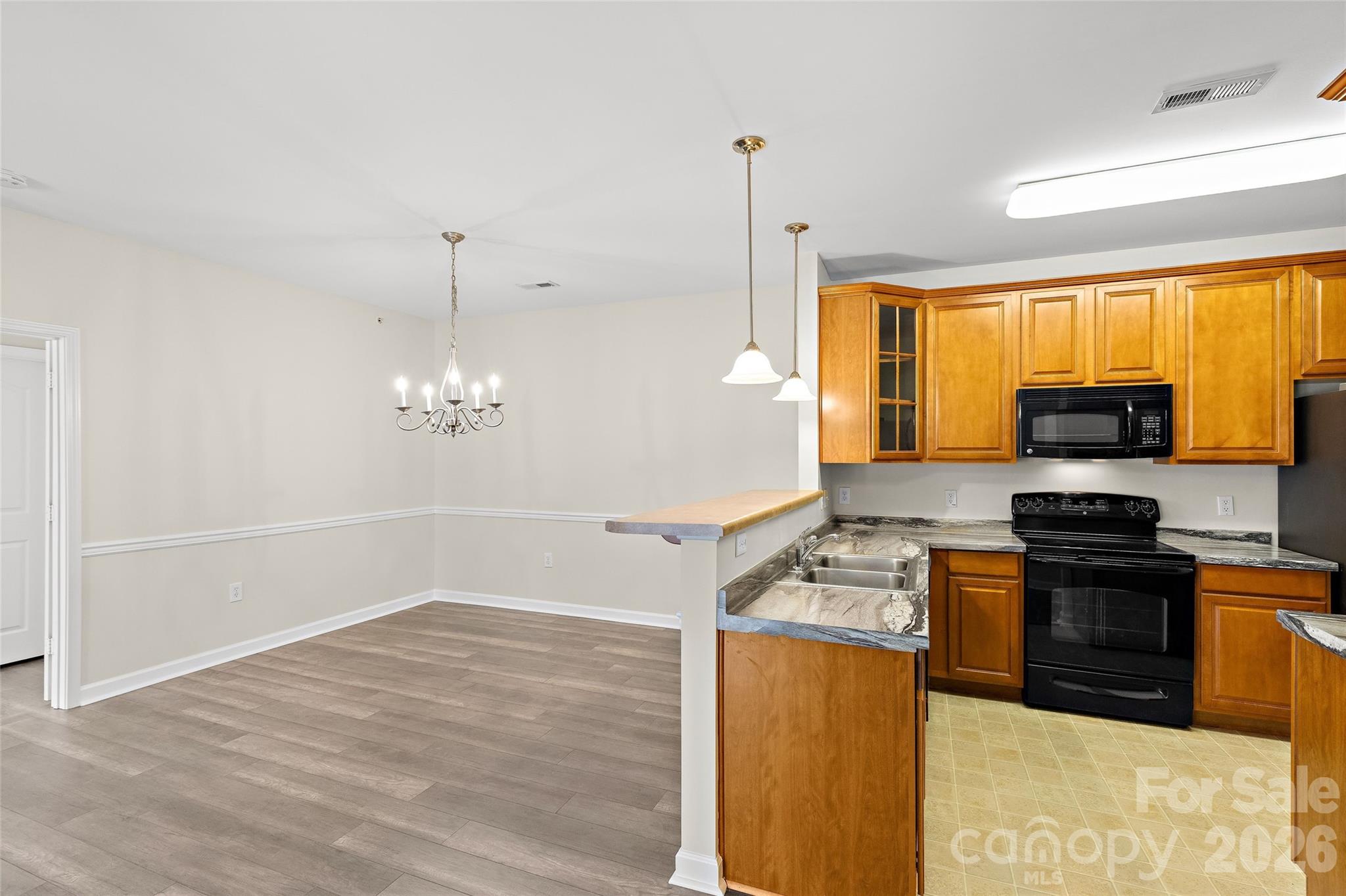 Photo 17 of 333 Westbend Drive, Charlotte, NC