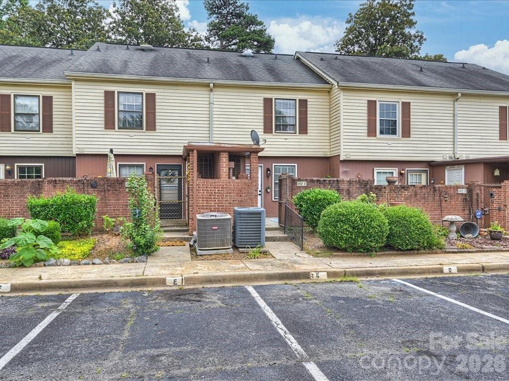 Photo 20 of 6810 Farmingdale Drive, Charlotte, NC