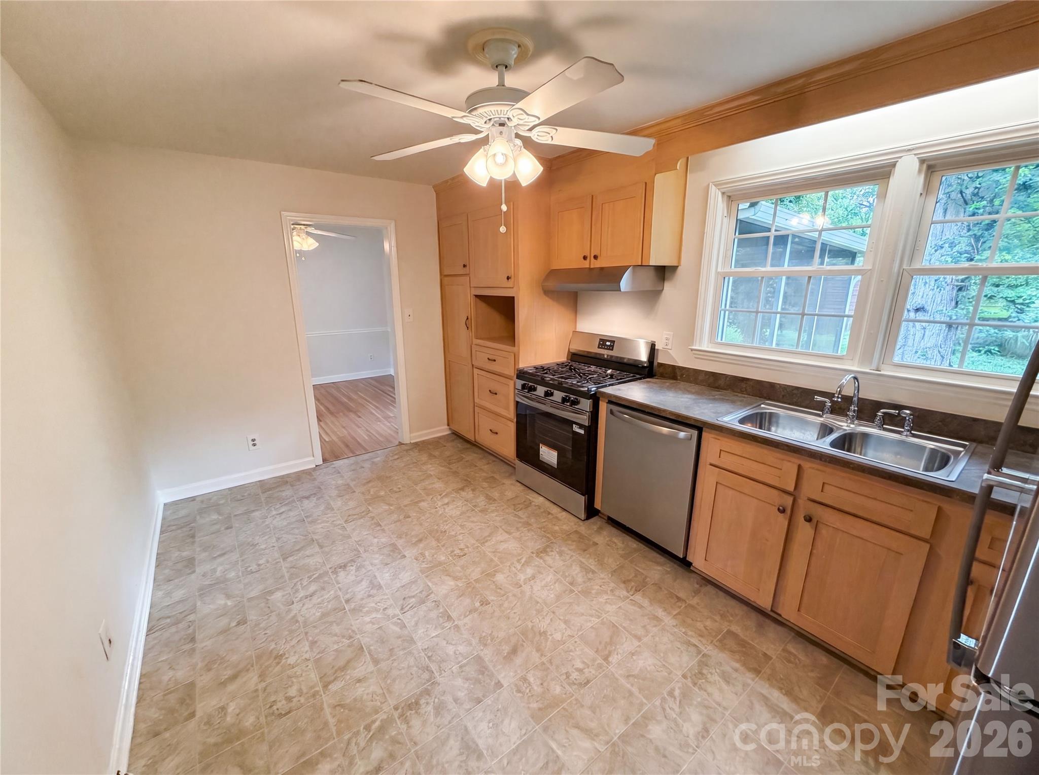 Home for sale at 5410 Sharon Road, Charlotte, NC — photo 8 of 19