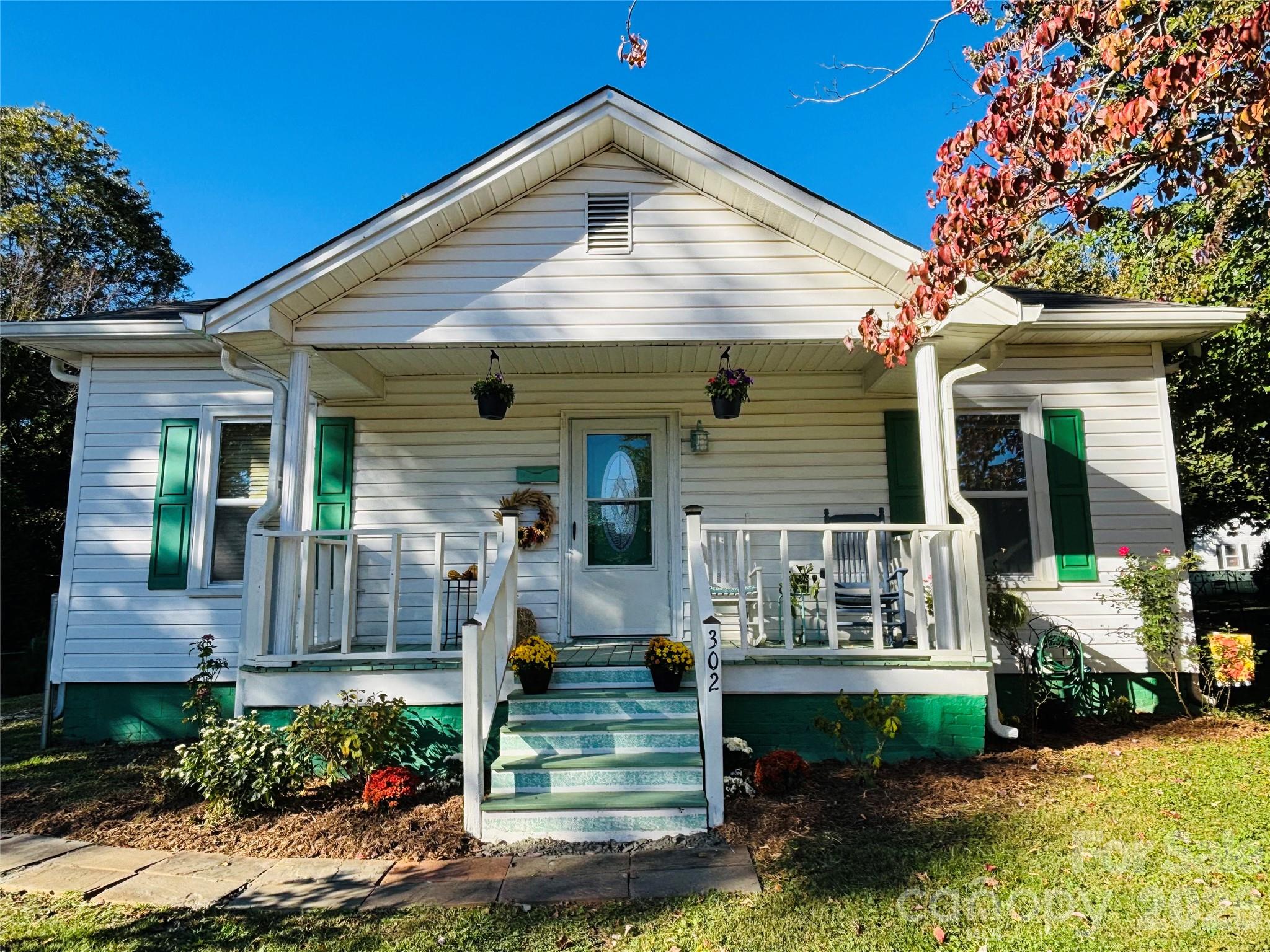 Exterior of 302 Park Avenue, Mount Holly, NC