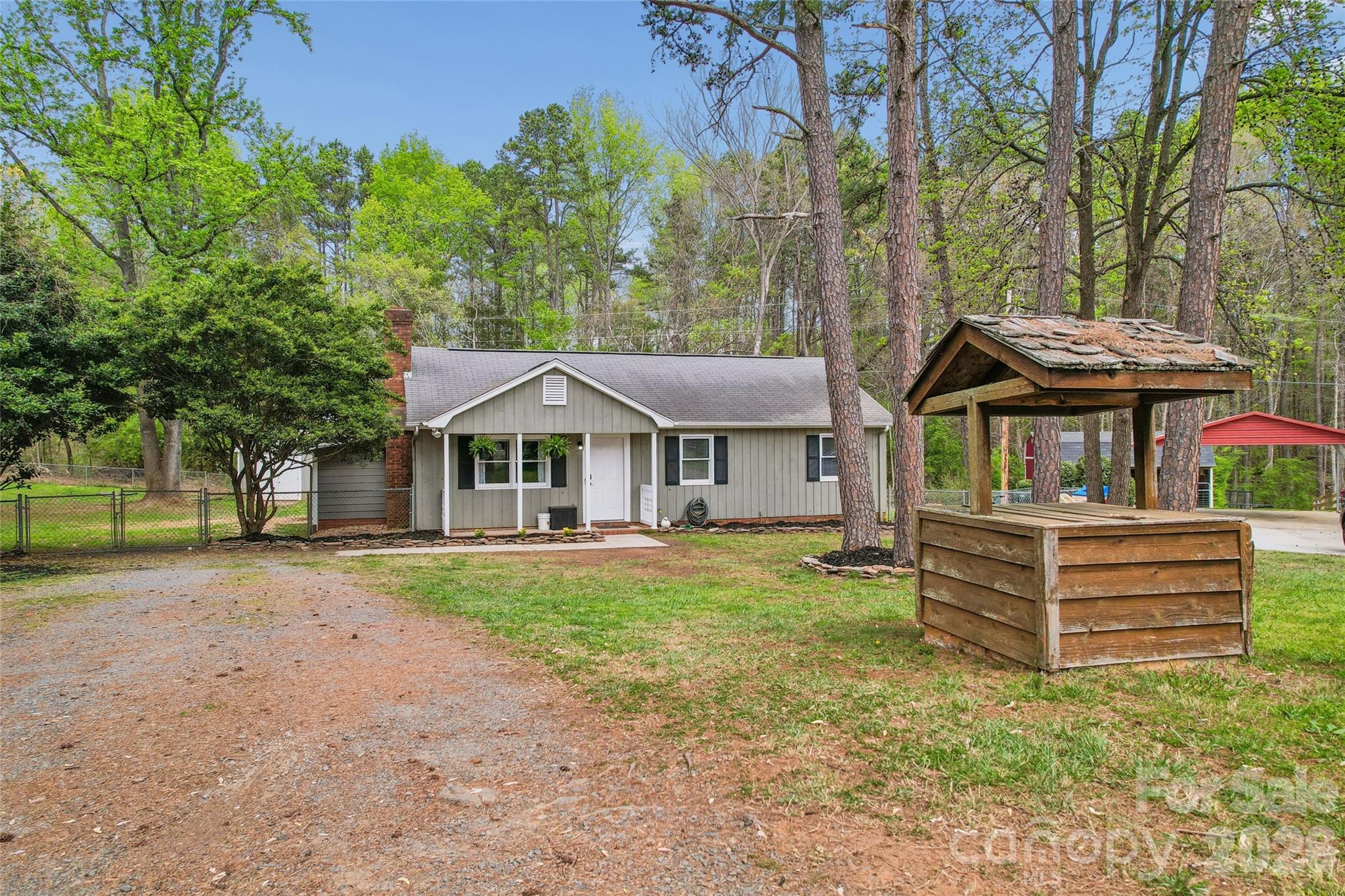 Photo 3 of 6127 Dovetail Court, Charlotte, NC