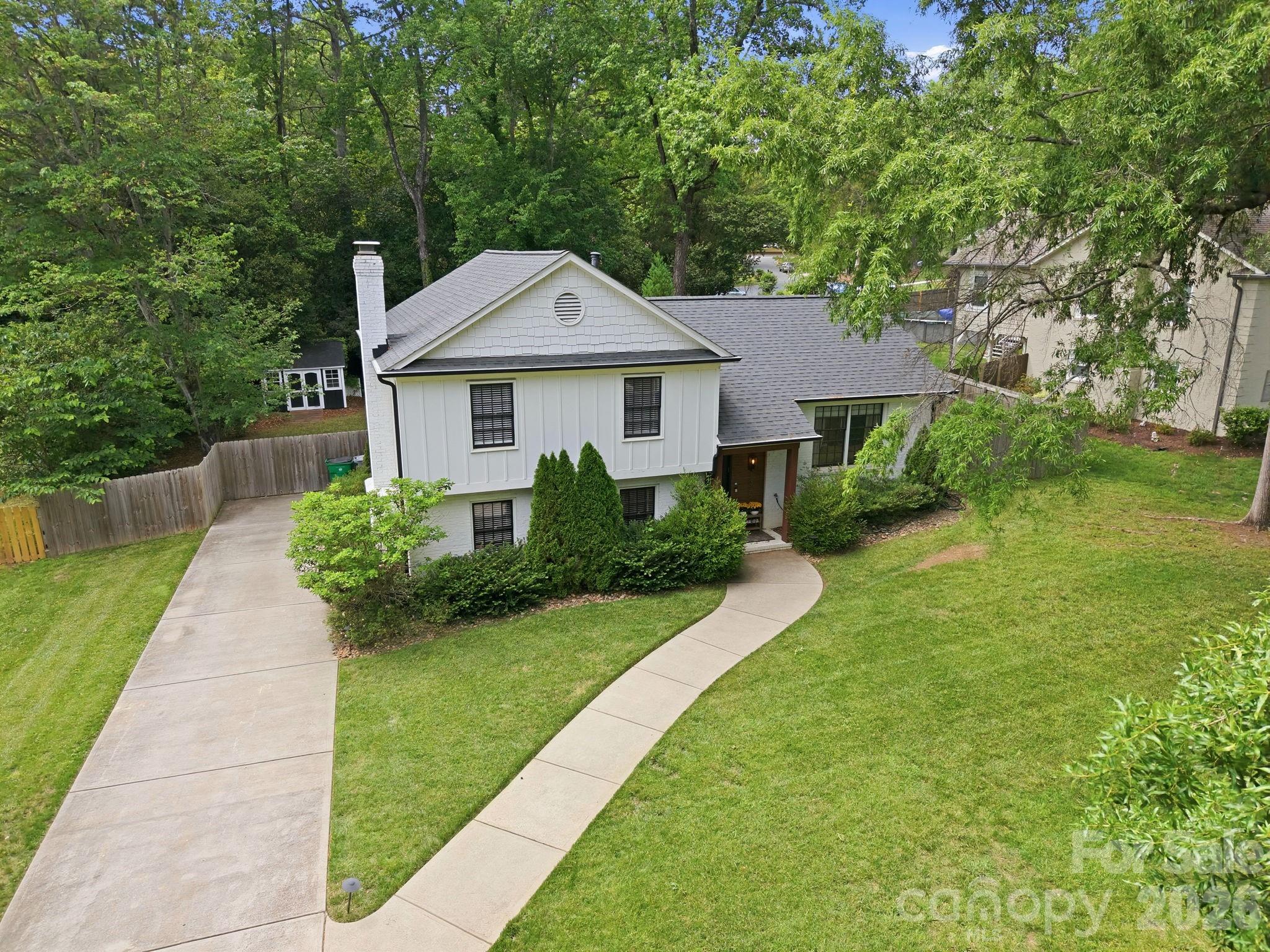 Photo 2 of 1325 Braeburn Road, Charlotte, NC