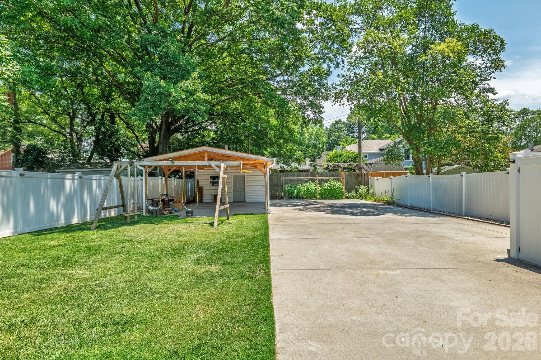 Home for sale at 2113 Scott Avenue, Charlotte, NC — photo 10 of 37