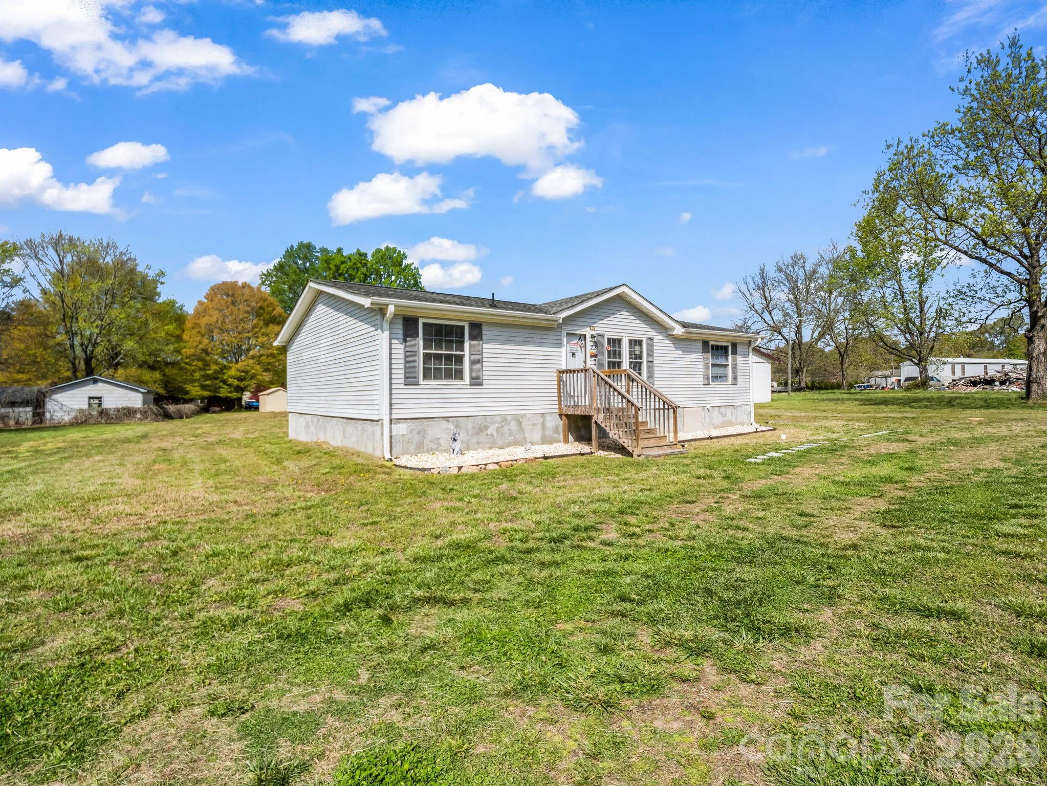 Photo 3 of 208 Oak Drive, Shelby, NC