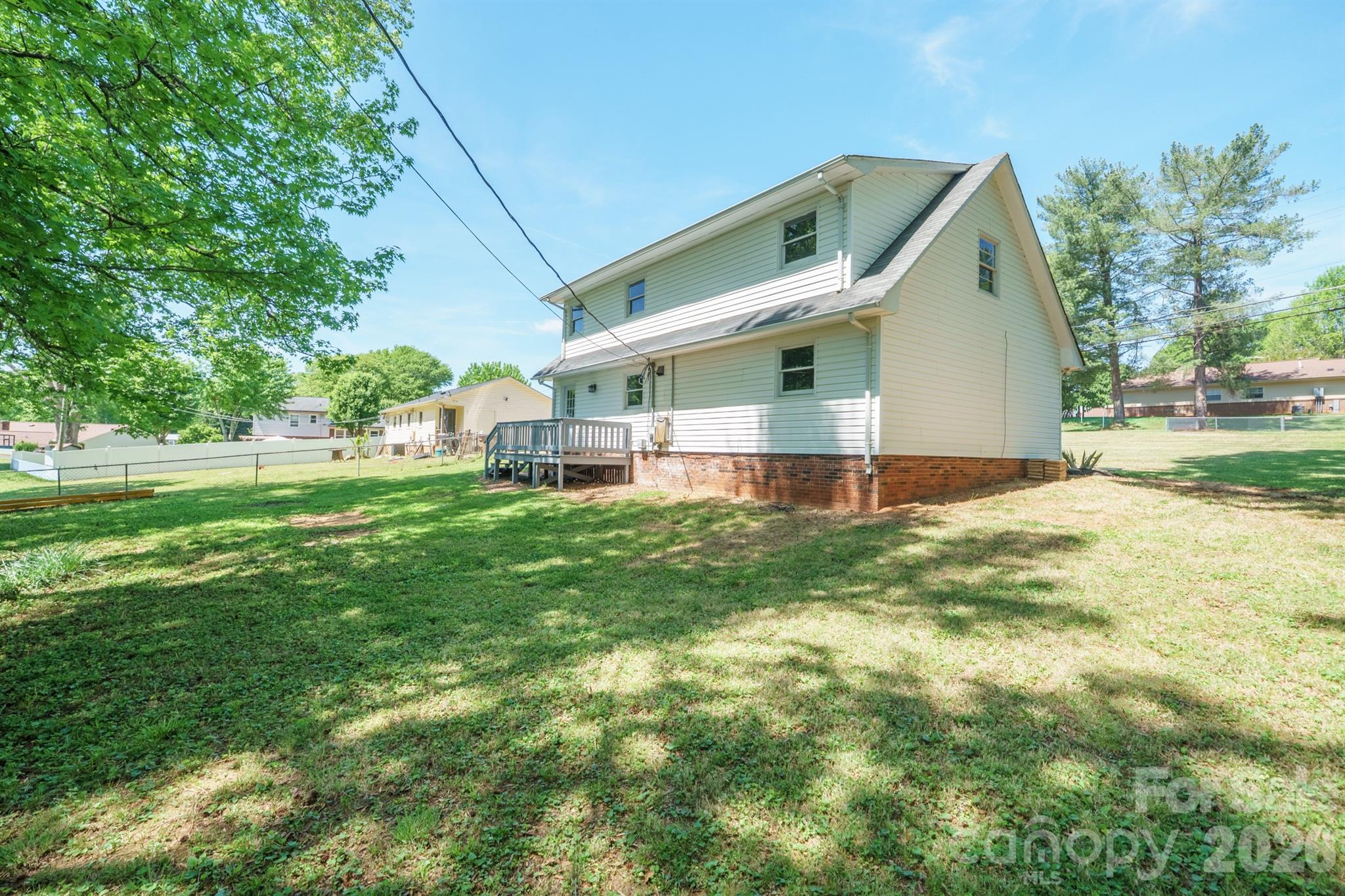 Photo 4 of 806 S Laurel Street, Lincolnton, NC