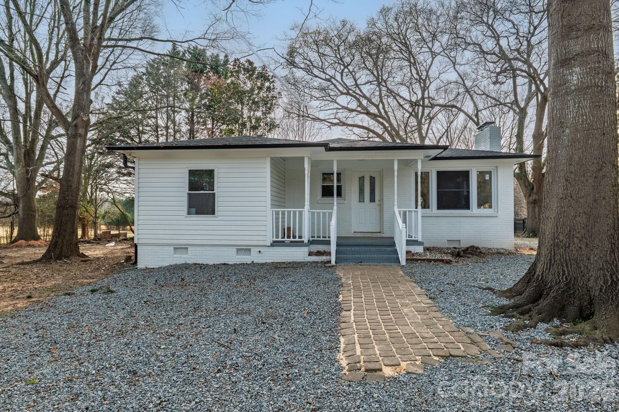 2447 Old NC 27 Highway10, Mount Holly, NC