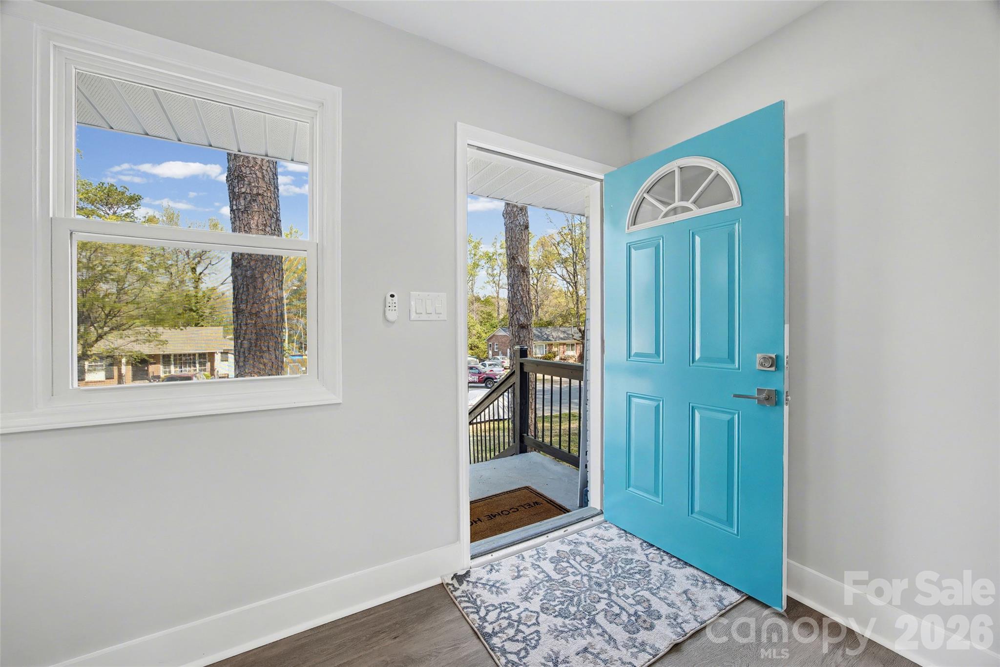 553 Derrydowne Drive, Charlotte, NC - photo 3 of 20