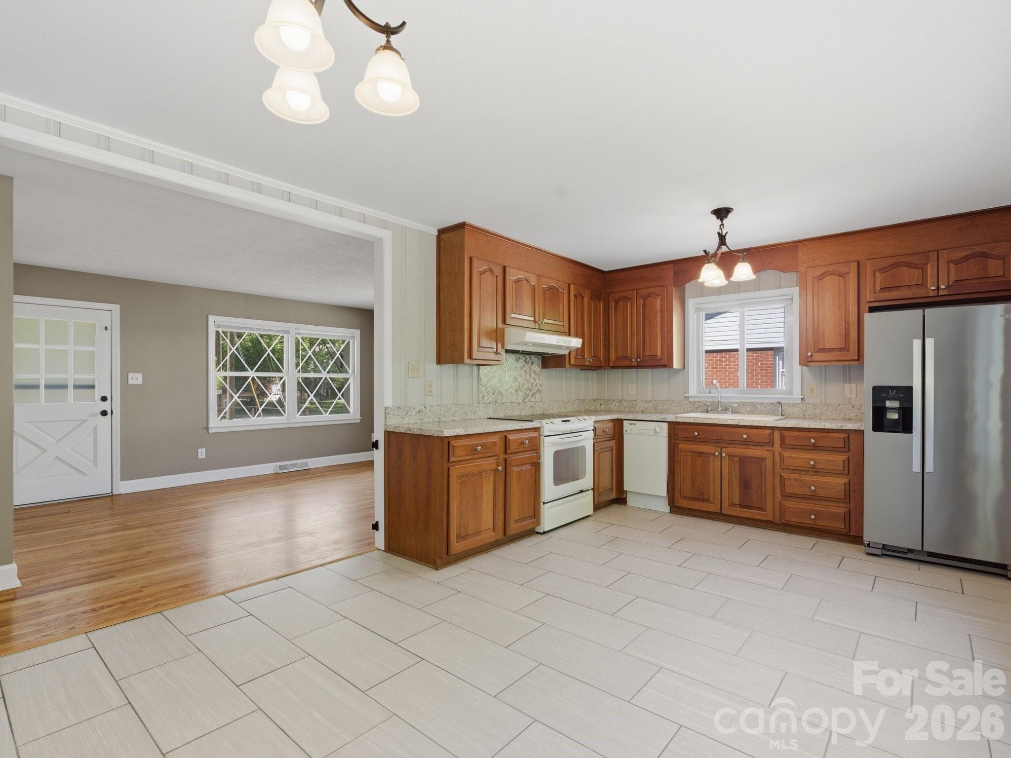 7401 Woodstream Drive, Charlotte, NC - photo 6 of 40