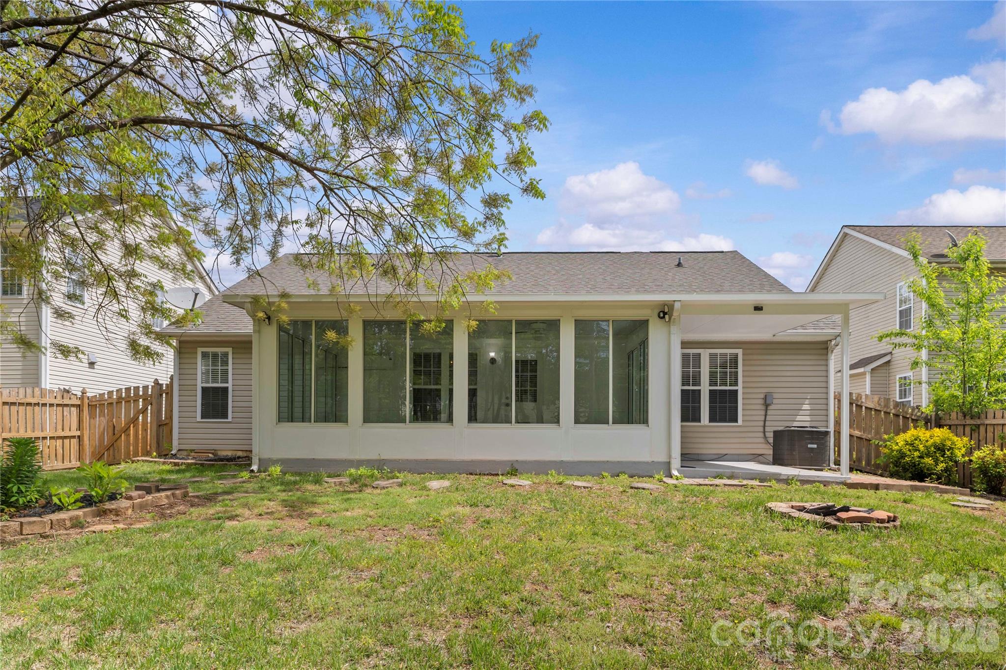 Photo 5 of 17300 Commons Crossing Drive, Charlotte, NC