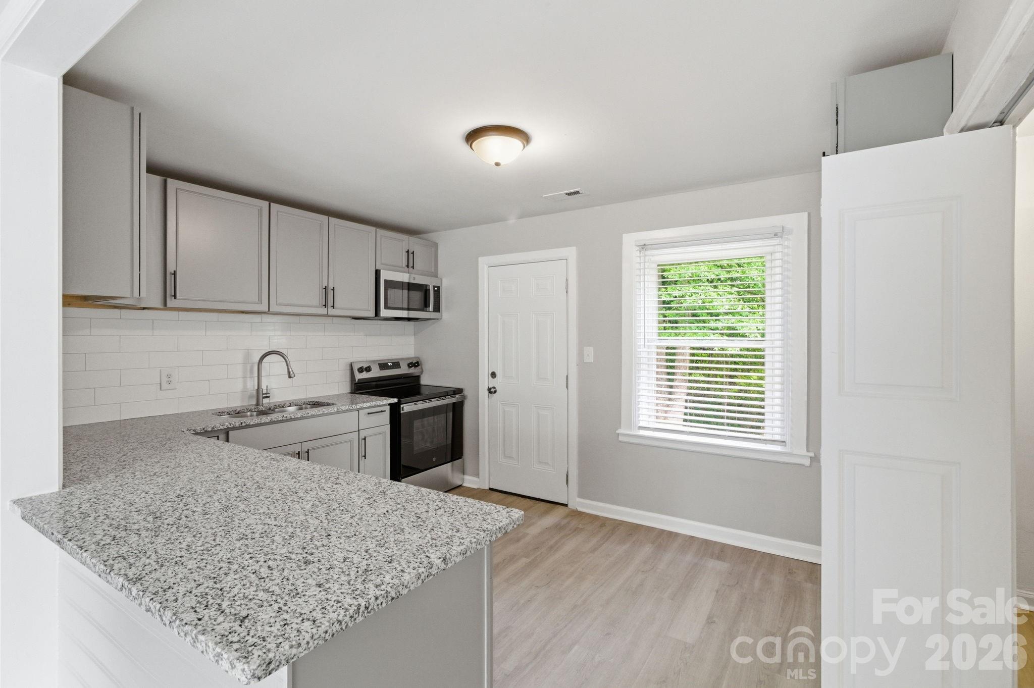 Photo 5 of 2725 Thornton Road, Charlotte, NC