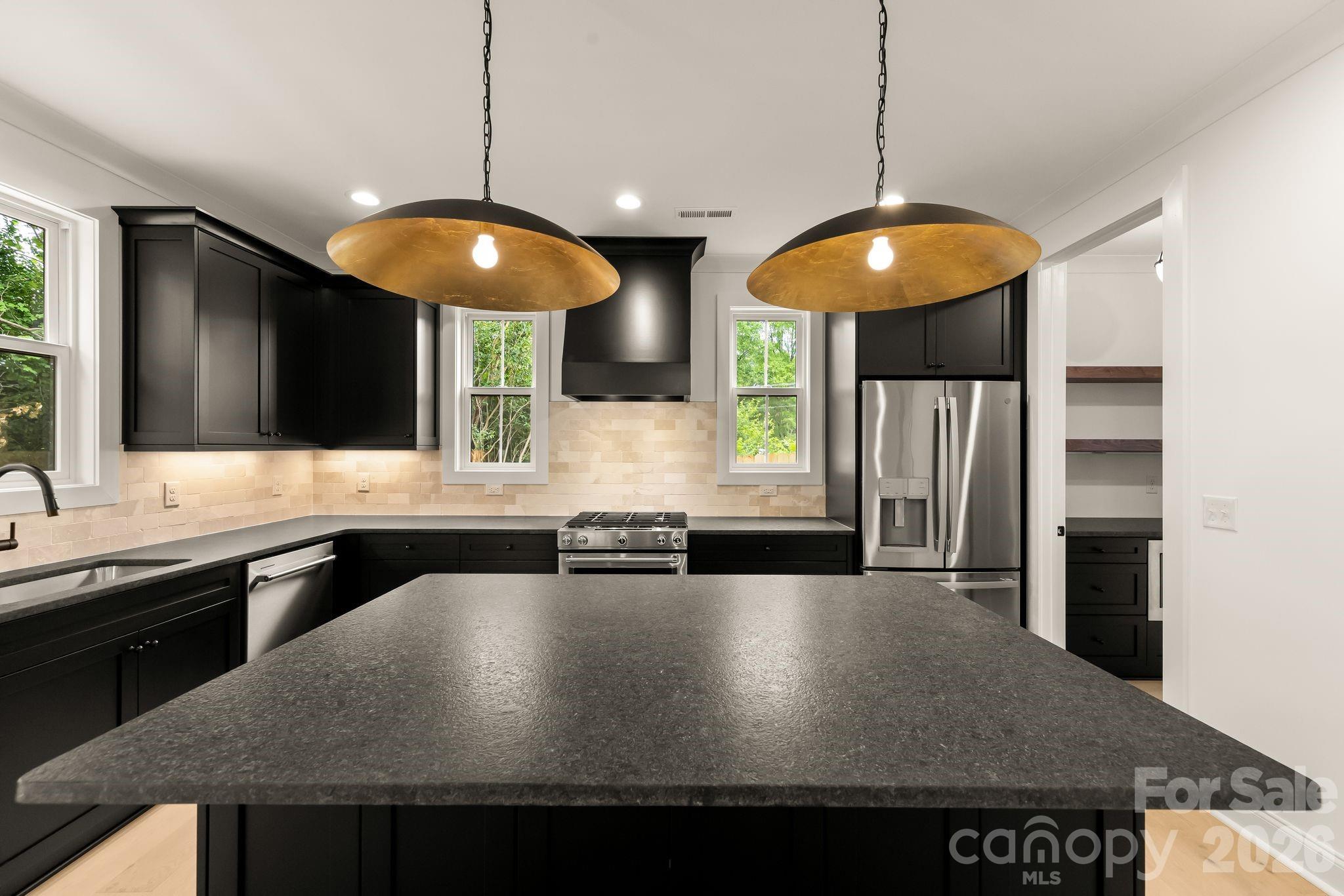 Photo 3 of 3031 Mathis Drive, Charlotte, NC