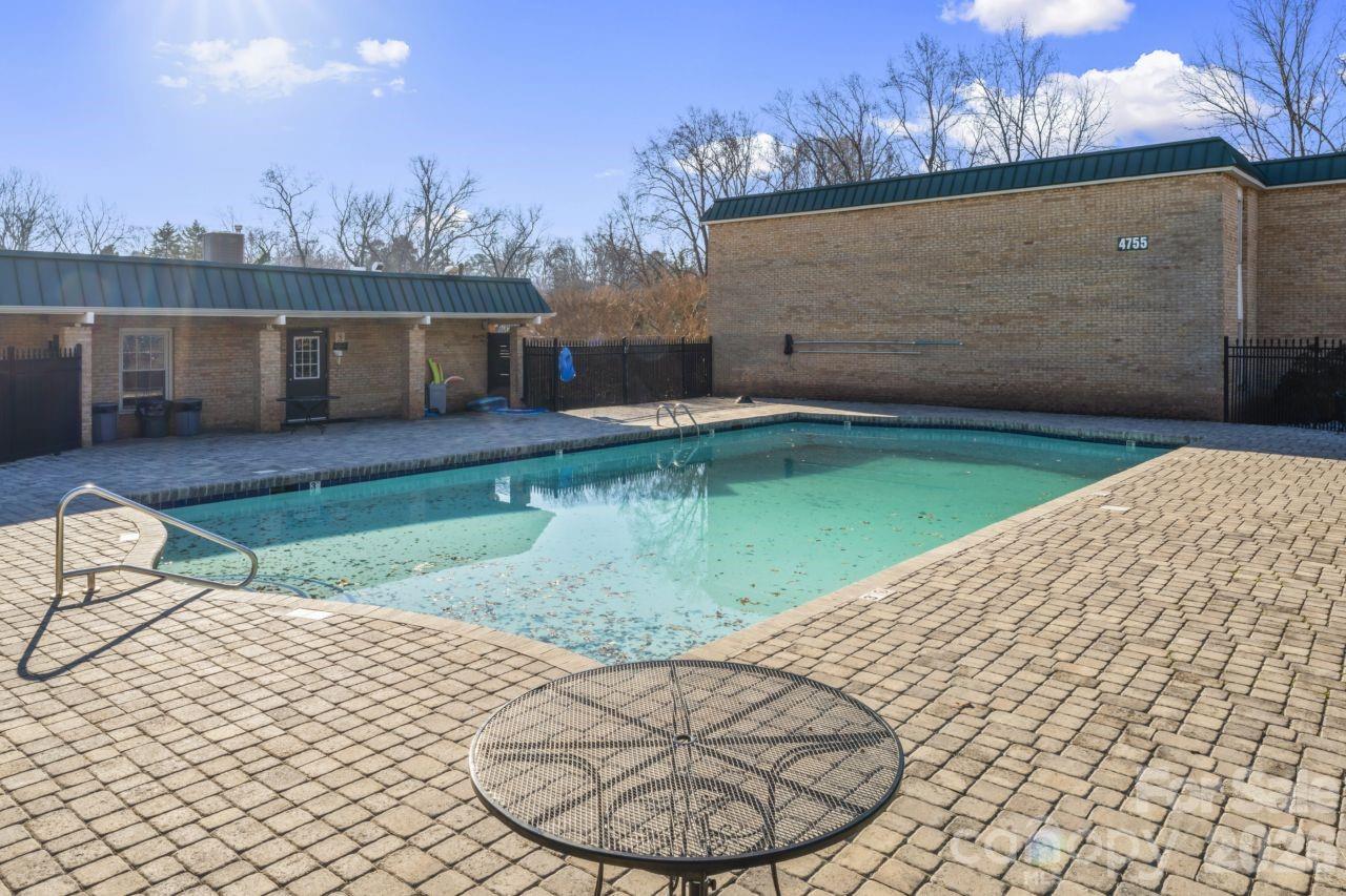 Photo 4 of 4747 Hedgemore DriveB, Charlotte, NC