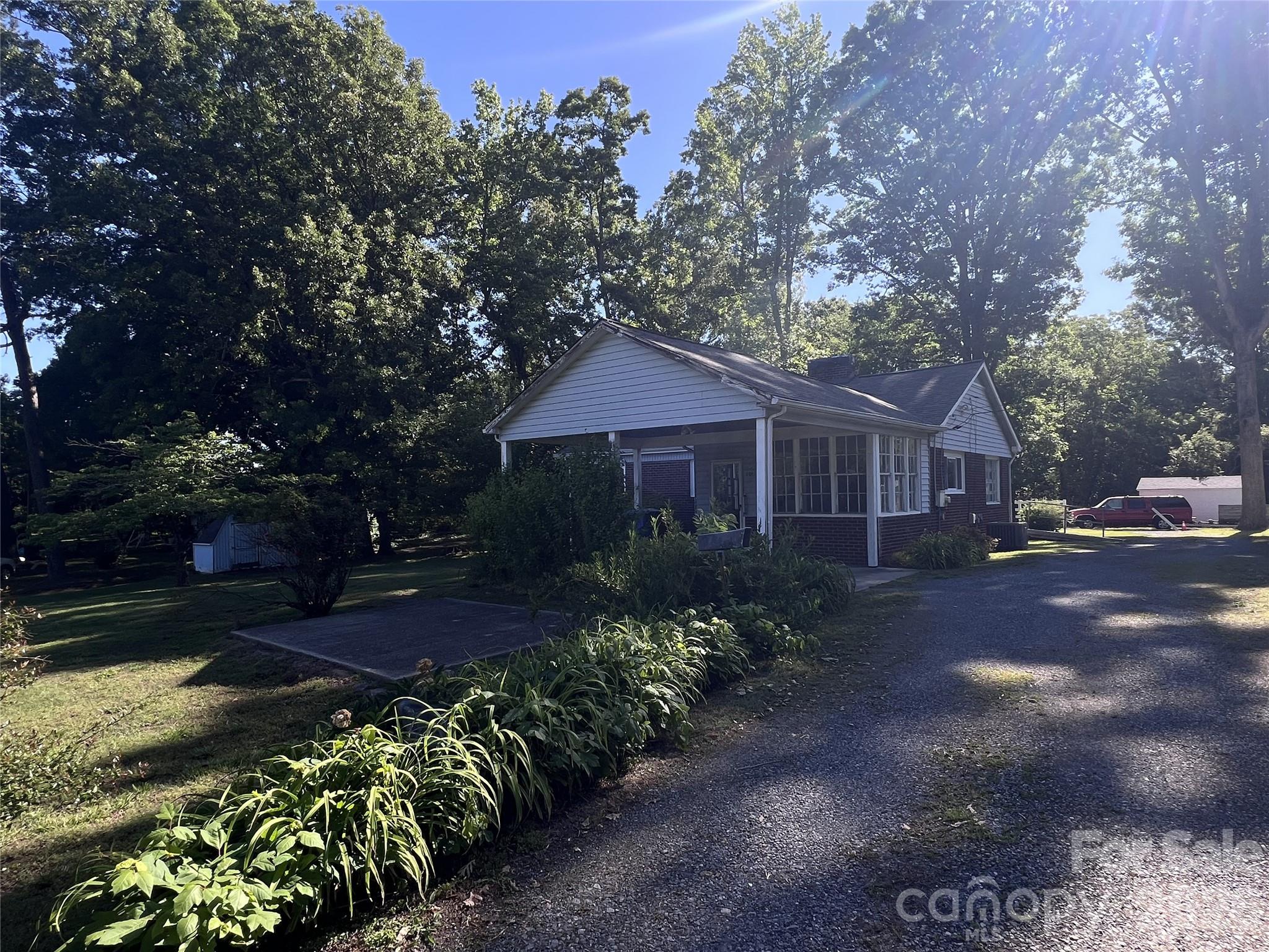 209 S Roxford Road, Kings Mountain, NC - photo 4 of 39