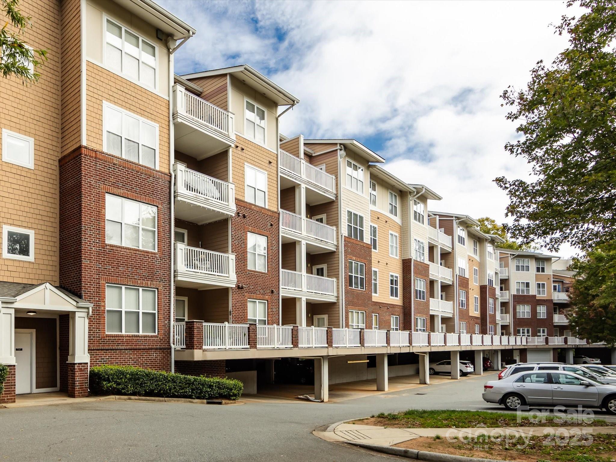 Photo 32 of 1000 E Woodlawn Road216, Charlotte, NC