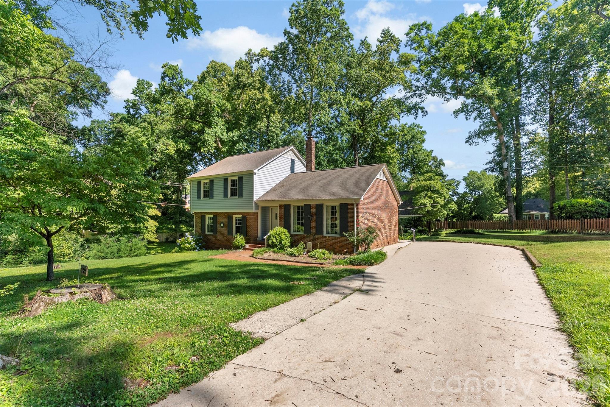 Photo 3 of 121 E Summersby Street, Fort Mill, SC