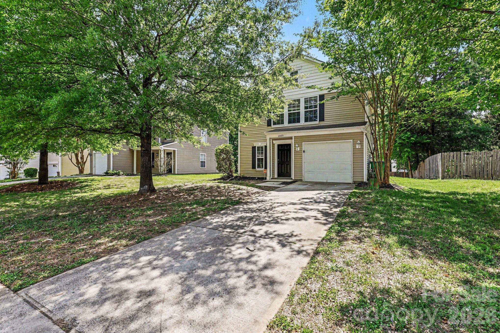 12425 Stowe Acres Drive, Charlotte, NC - photo 2 of 18