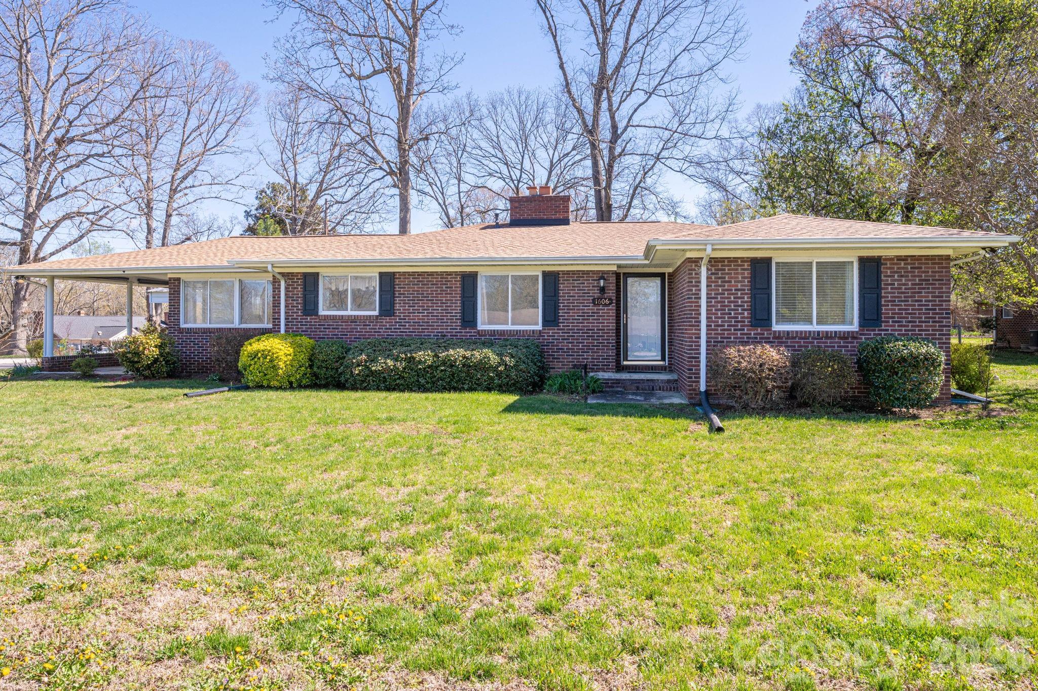 Photo 3 of 1606 Davis Park Road, Gastonia, NC