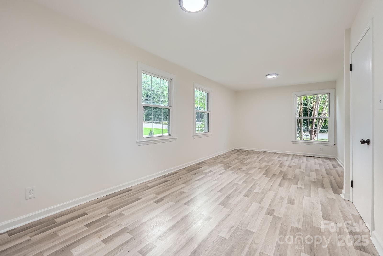1224 E Woodlawn Road, Charlotte, NC - photo 16 of 48