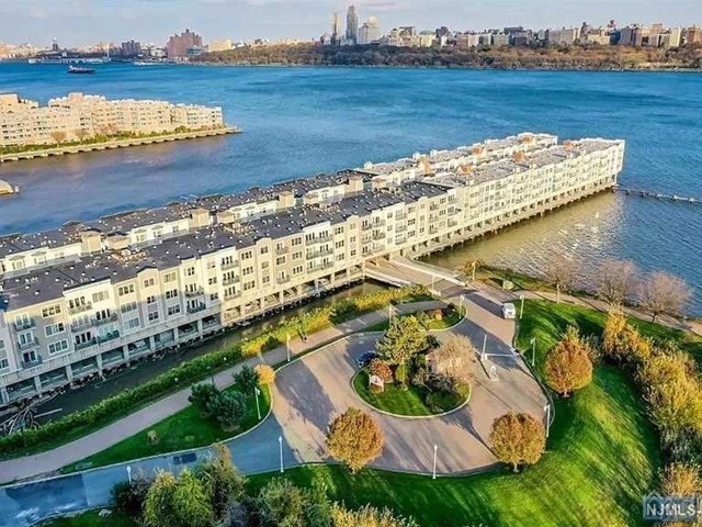 Edgewater NJ Condos For Sale