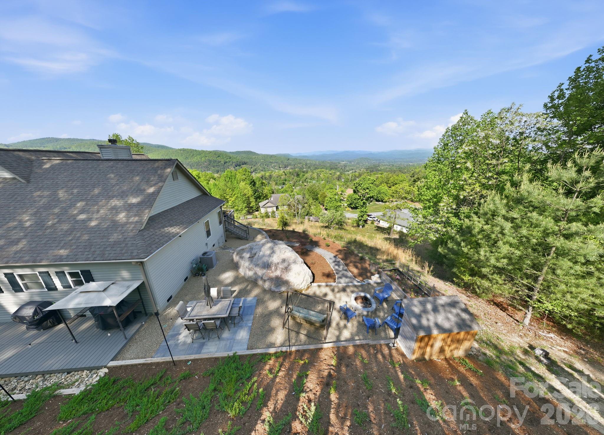467 Crystal Heights Drive, Hendersonville, NC - photo 9 of 44