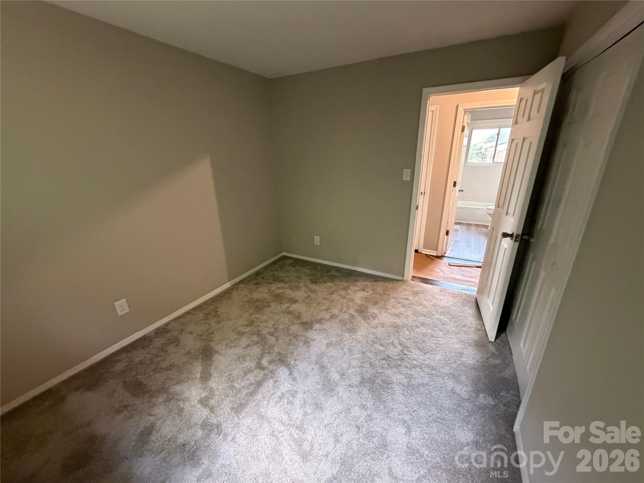 Home for sale at 2824 Cedarhurst Drive, Charlotte, NC — photo 18 of 27
