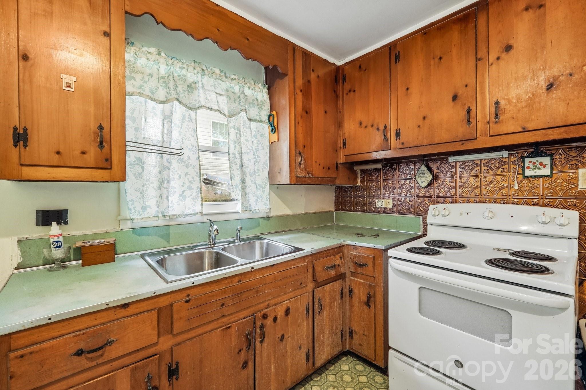 Home for sale at 1936 St Paul Street, Charlotte, NC — photo 10 of 20