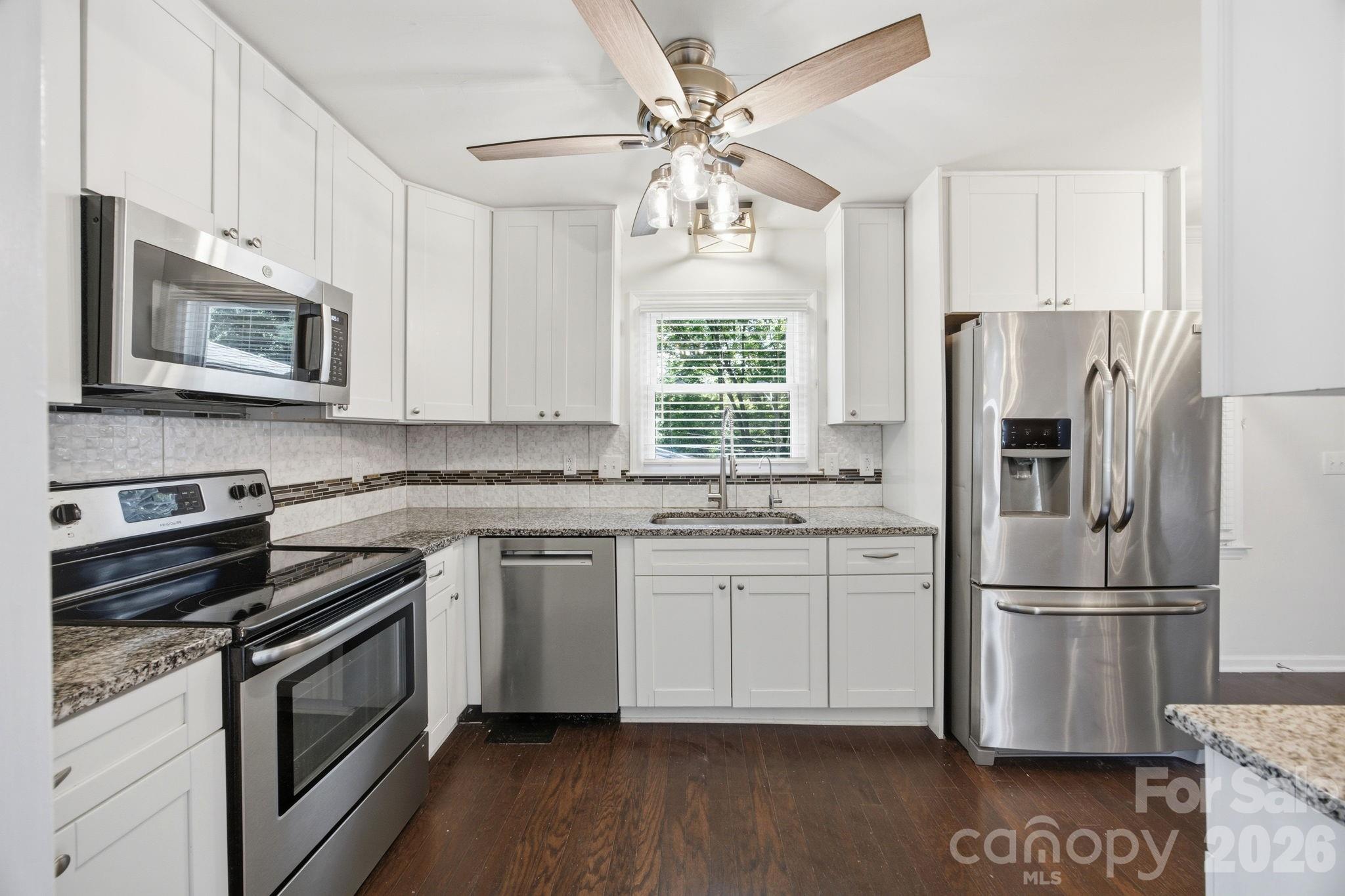 6727 Glenmoor Drive, Charlotte, NC - photo 12 of 32