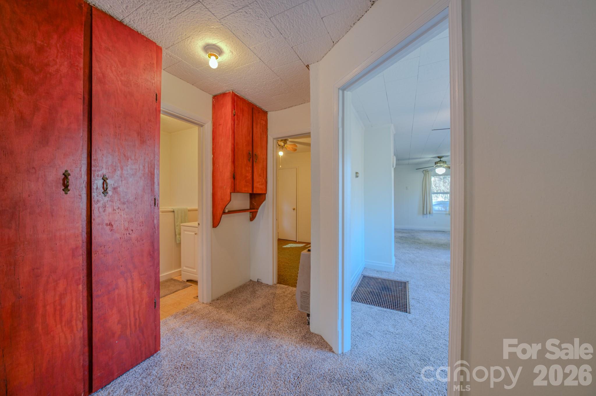 550 Saluda Street, Hendersonville, NC - photo 12 of 30