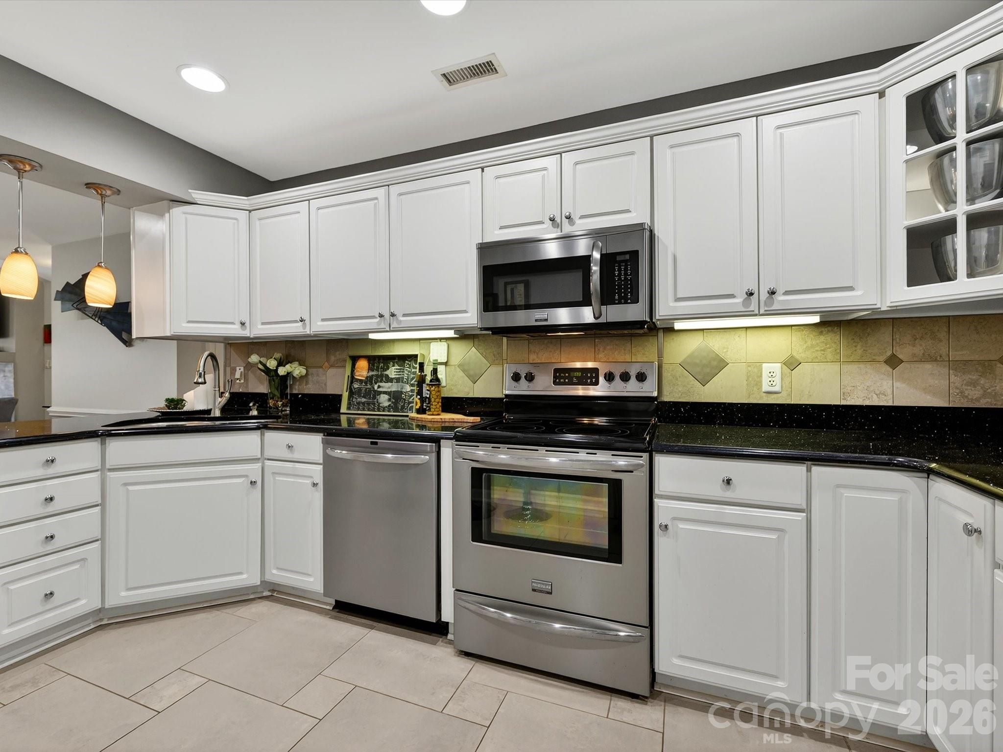 Photo 13 of 7444 Hurstbourne Green Drive, Charlotte, NC