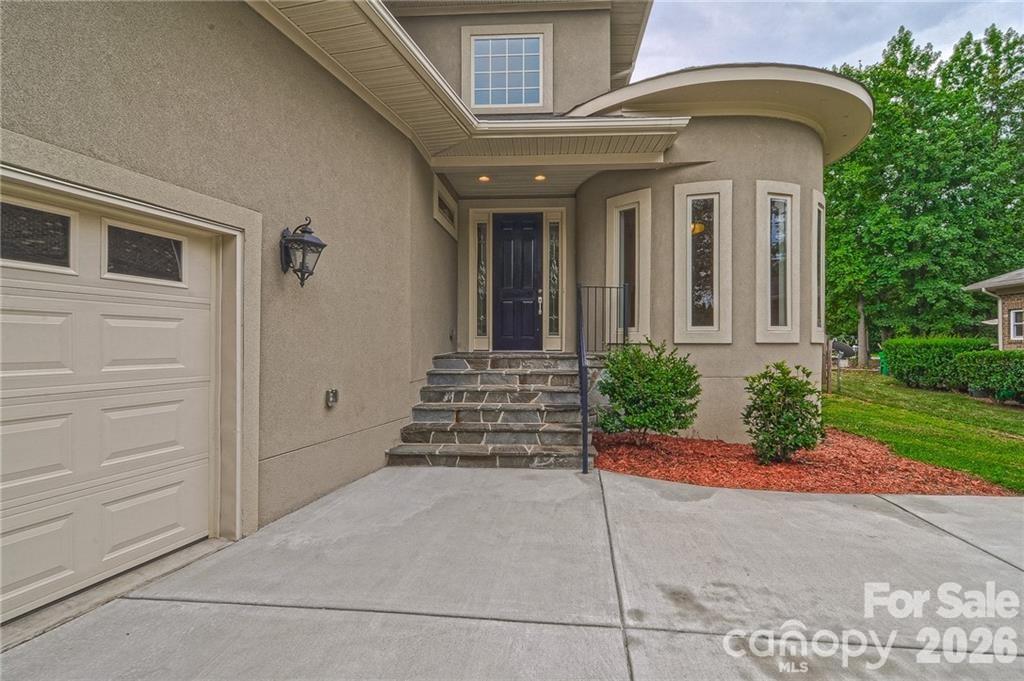 Photo 2 of 10136 Fairlea Drive, Charlotte, NC