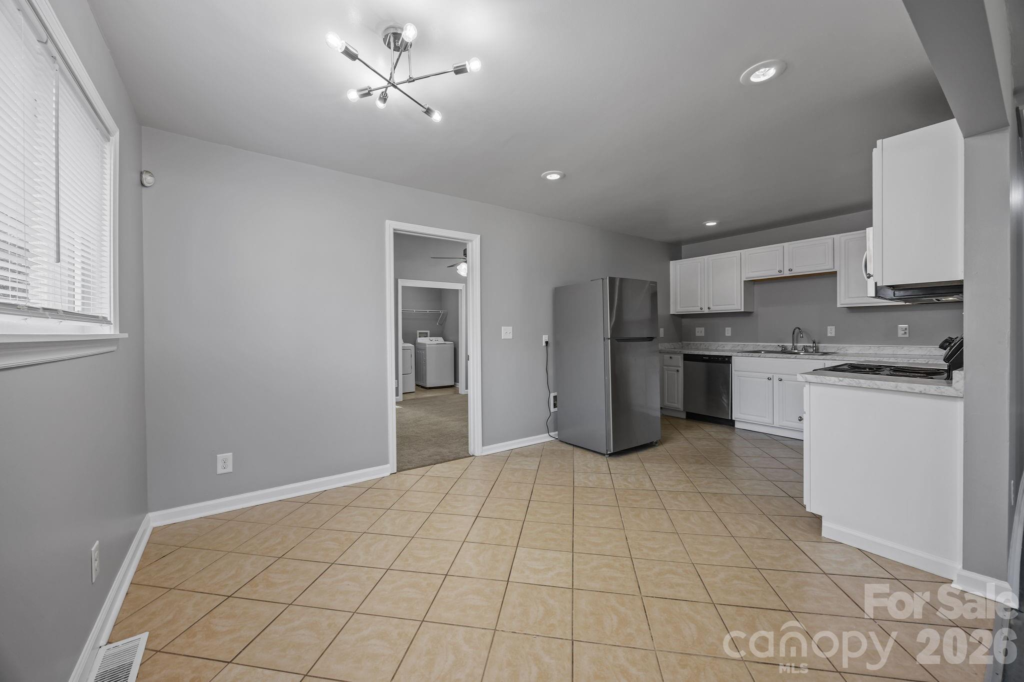 Photo 4 of 9300 Edgevale Drive, Charlotte, NC