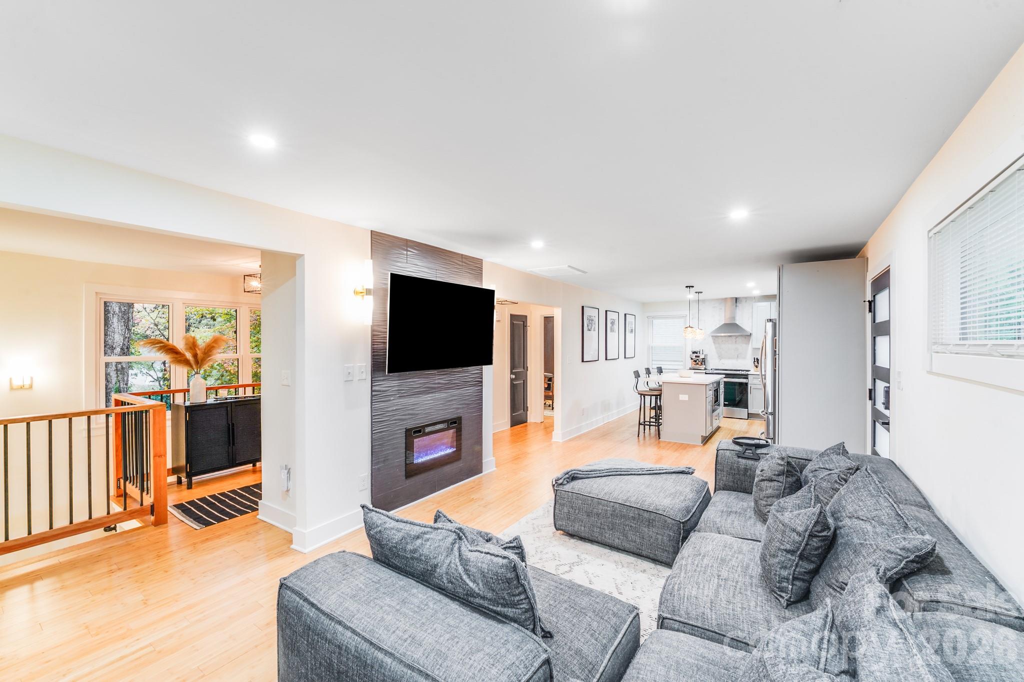 Photo 8 of 4910 Valley Stream Road, Charlotte, NC