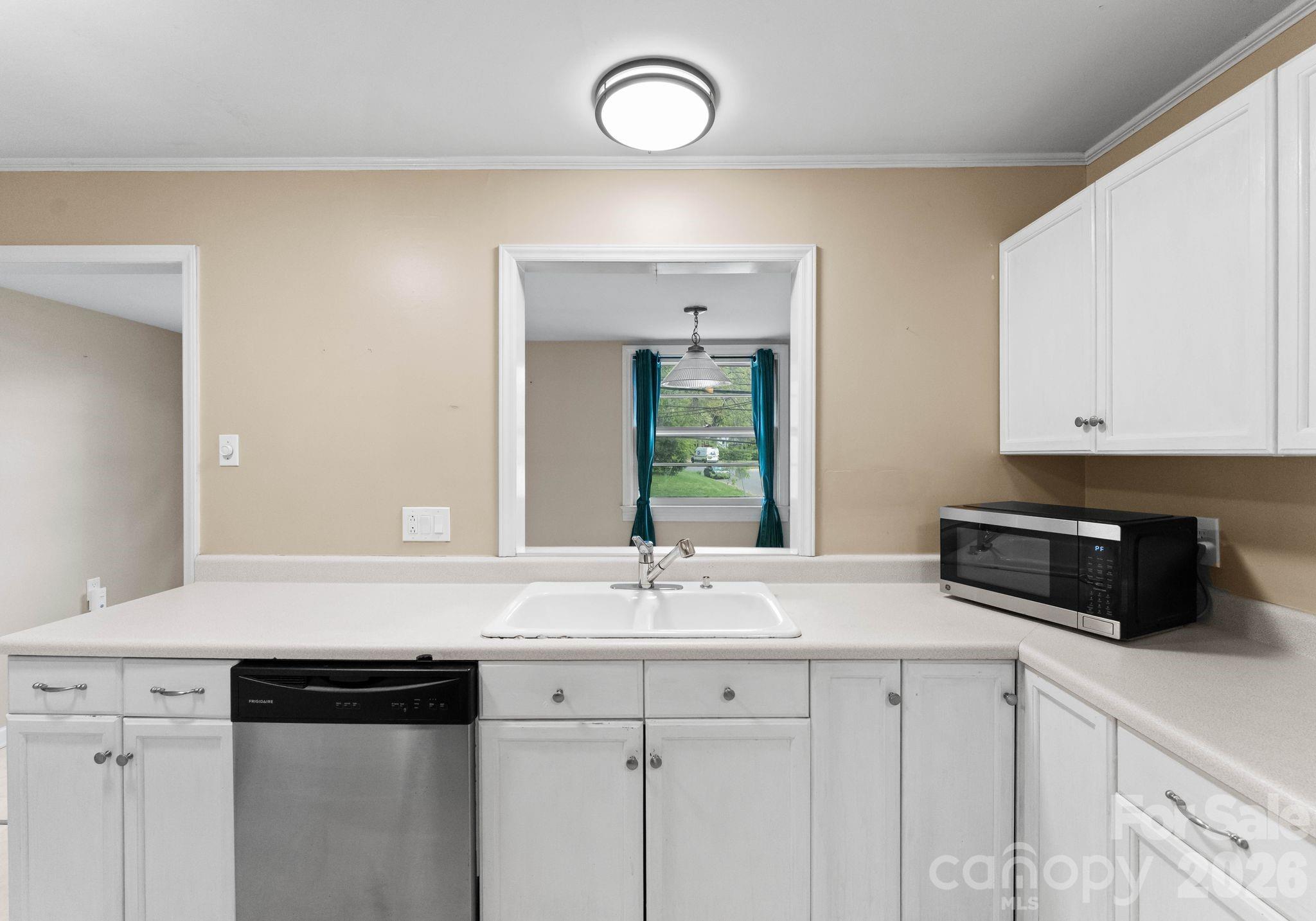 1136 E Woodlawn Road, Charlotte, NC - photo 8 of 48