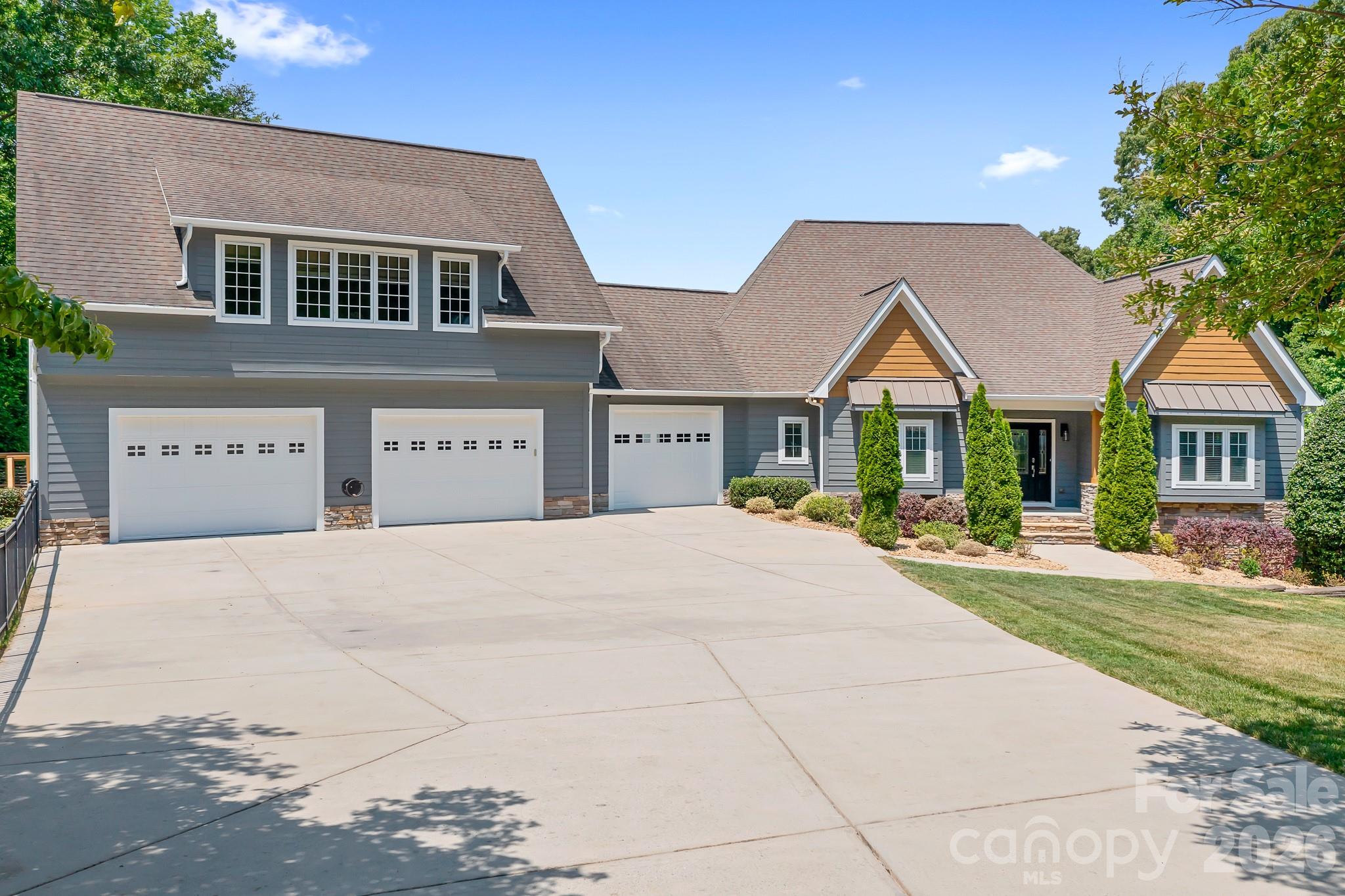 Photo 3 of 136 Bridlewood Drive, Mooresville, NC