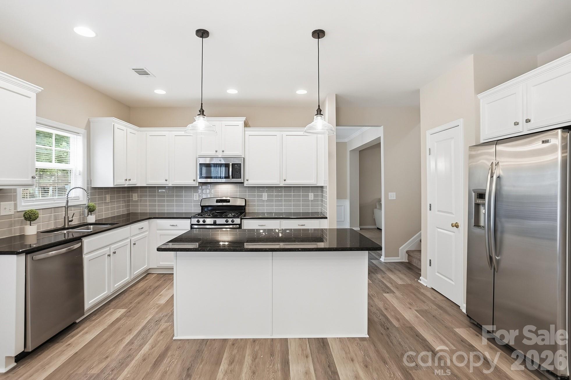 9013 Gailes Drive, Charlotte, NC - photo 9 of 42