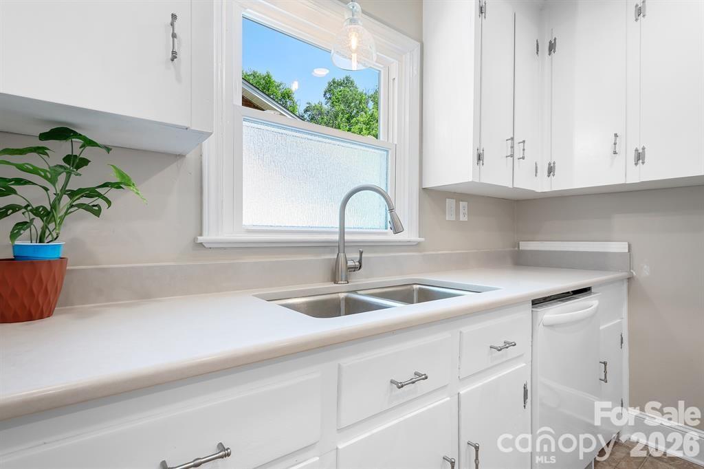 Home for sale at 3960 Bristol Drive, Charlotte, NC — photo 13 of 26
