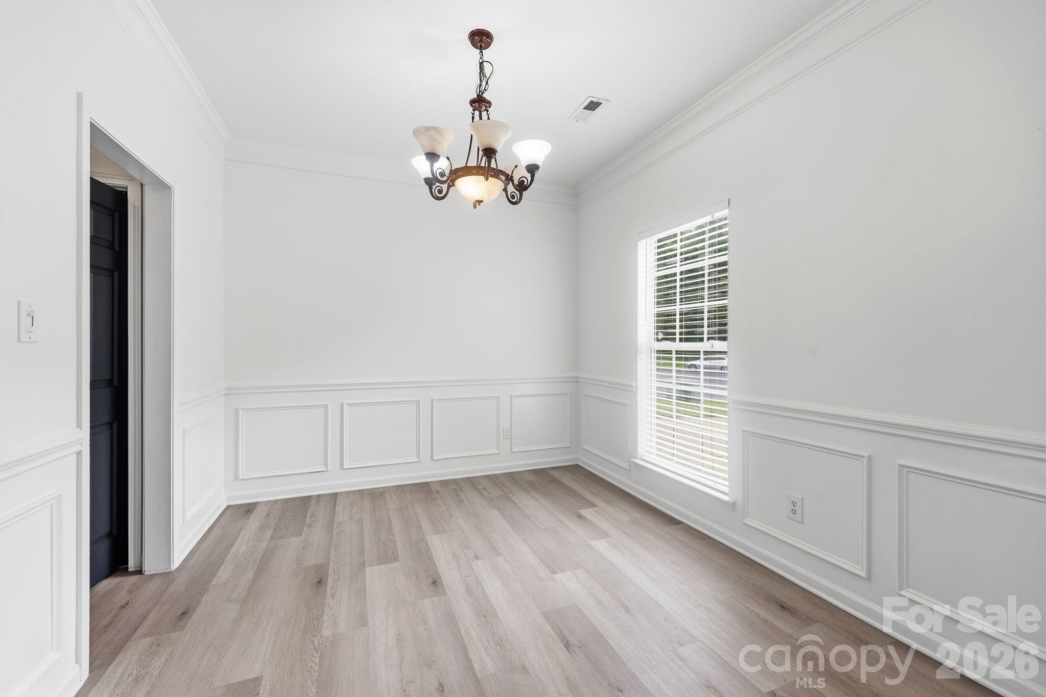 Home for sale at 5423 Starflower Drive, Charlotte, NC — photo 4 of 46