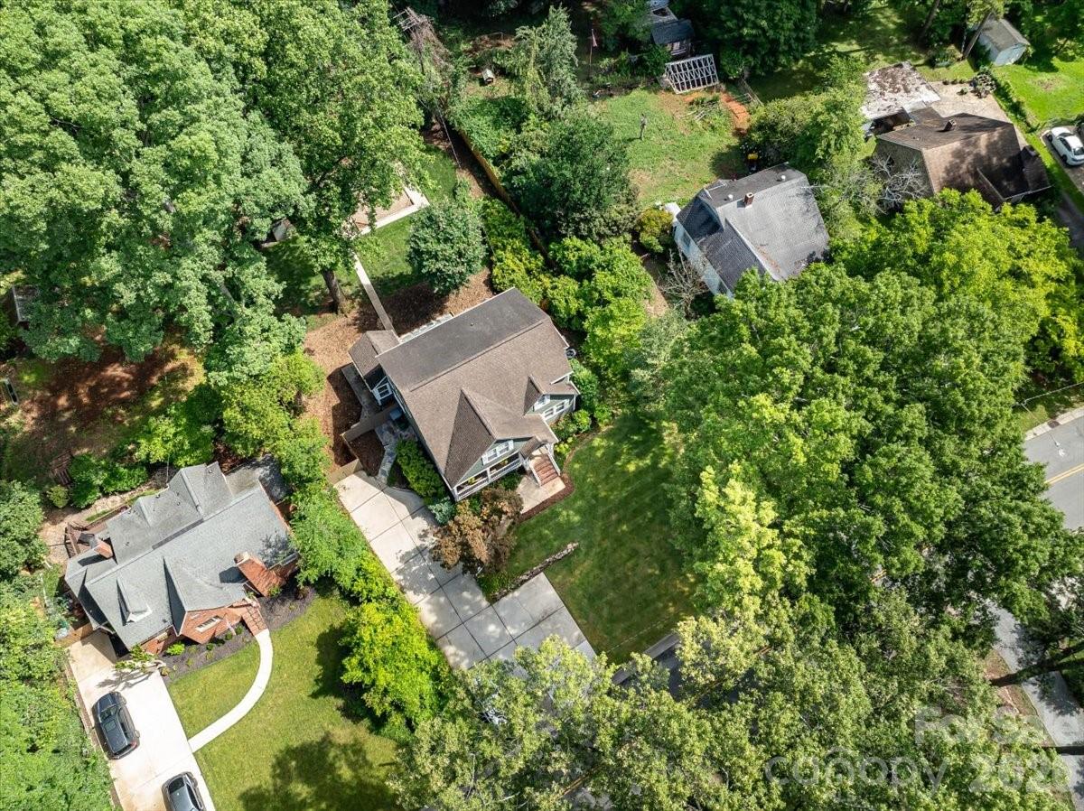 Photo 6 of 1333 Woodland Drive, Charlotte, NC