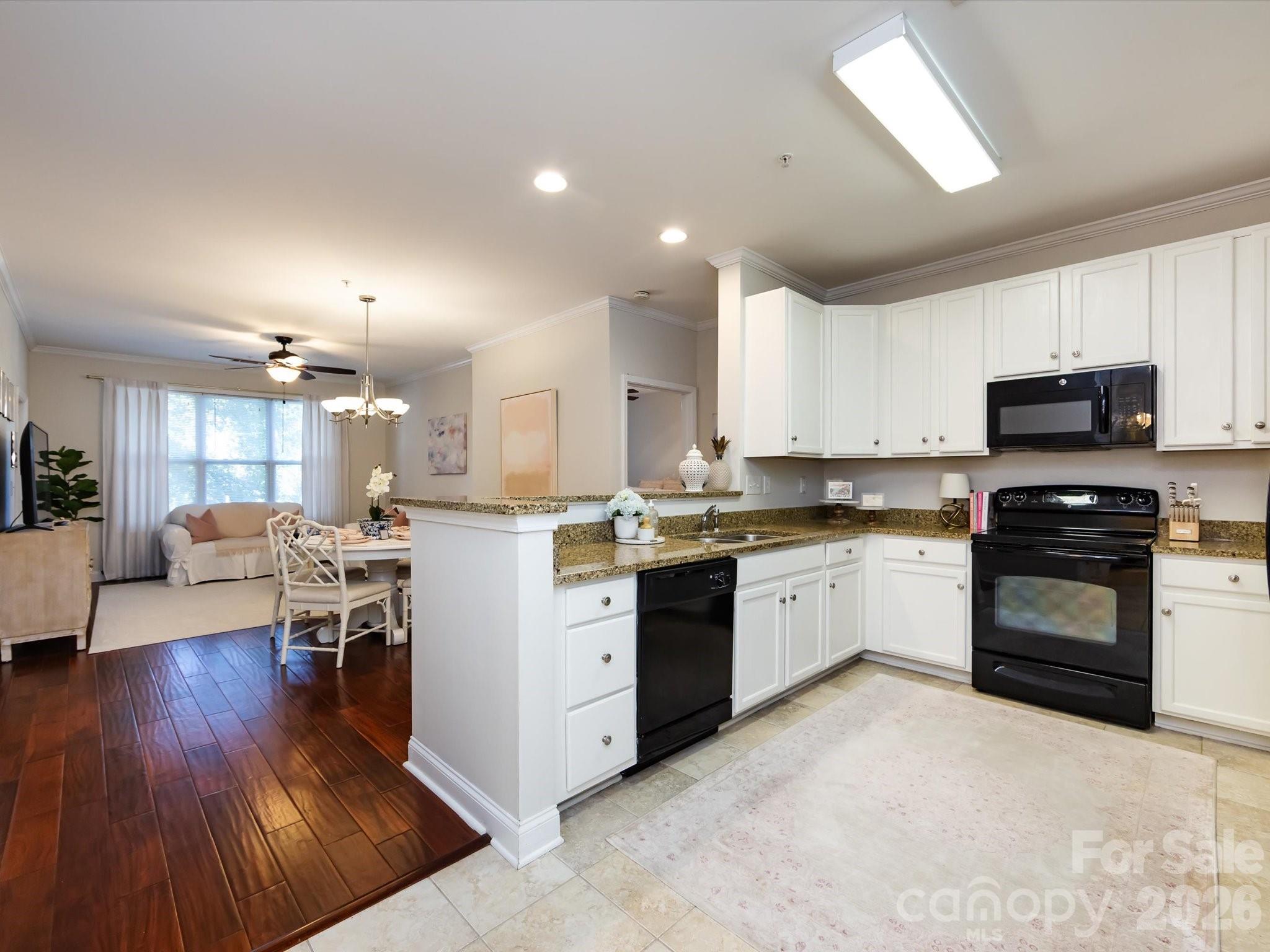 Photo 5 of 1000 E Woodlawn Road113, Charlotte, NC