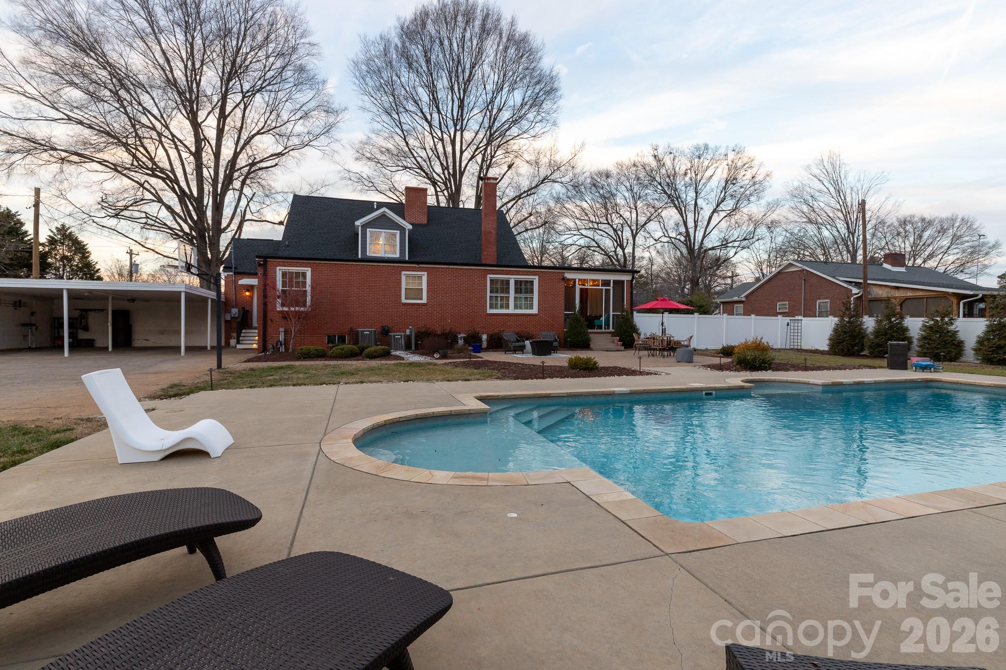 Photo 4 of 813 W Mountain Street, Kings Mountain, NC