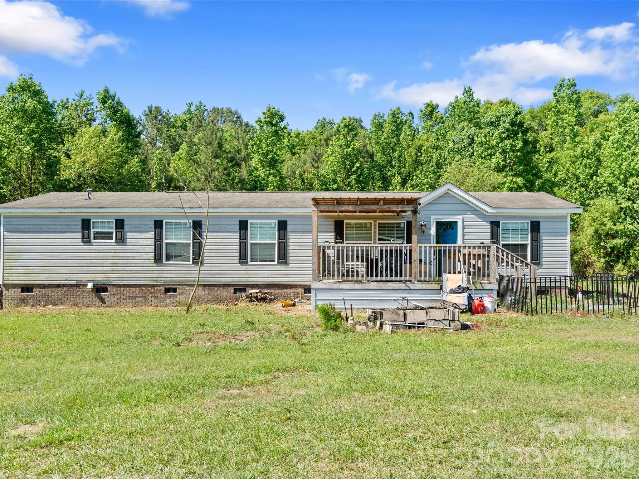292 Longhorn Lane, Cheraw, SC - photo 1 of 46