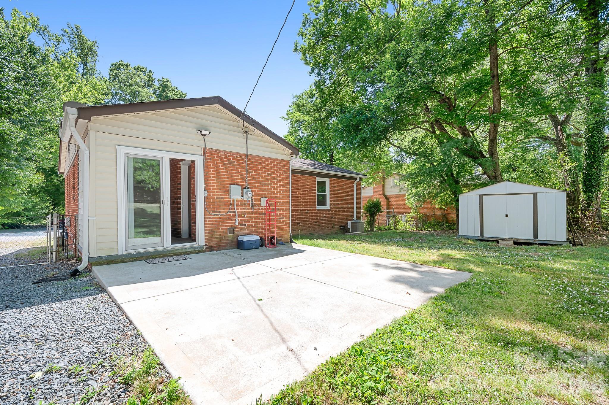 Home for sale at 3960 Bristol Drive, Charlotte, NC — photo 5 of 26