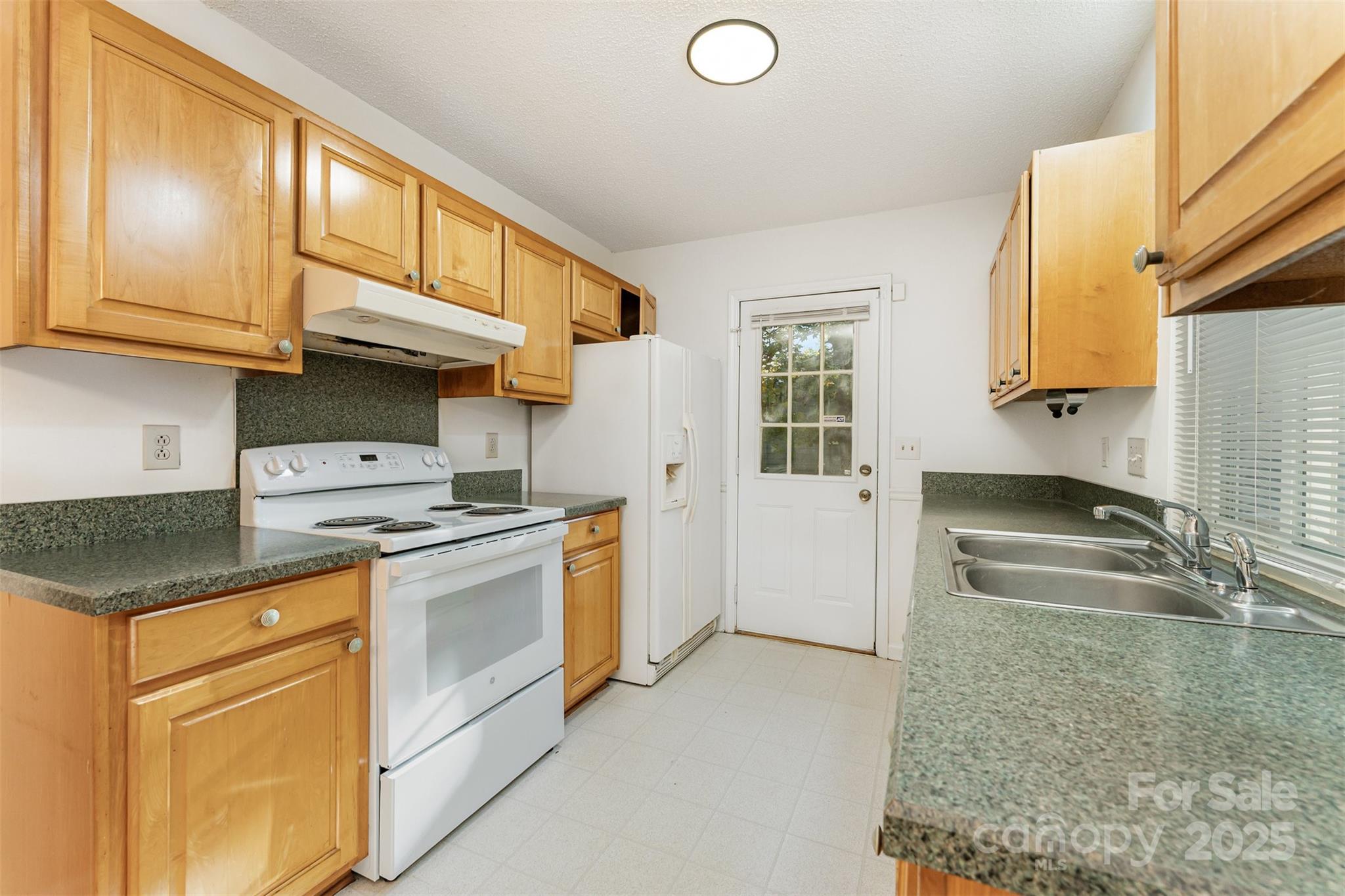 Photo 5 of 2319 Oak Leigh Drive, Charlotte, NC