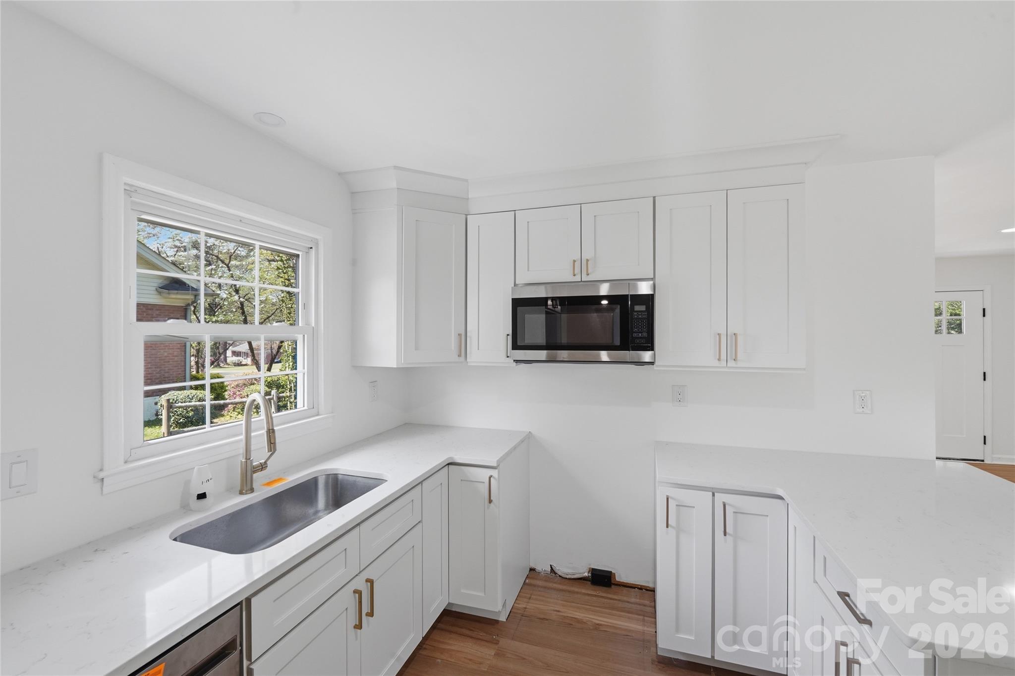 Photo 3 of 5906 Whitingham Drive, Charlotte, NC