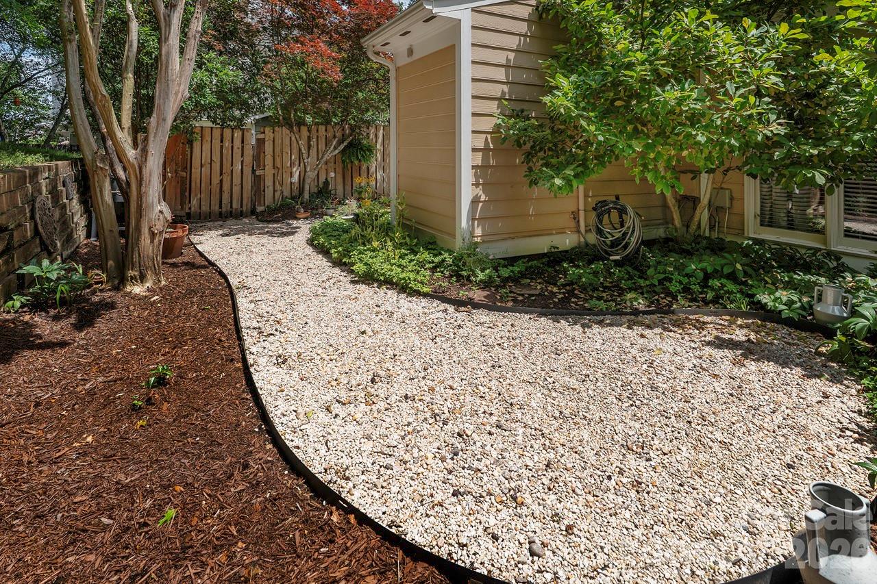 Photo 22 of 5935 Fitzwilliams Lane, Charlotte, NC