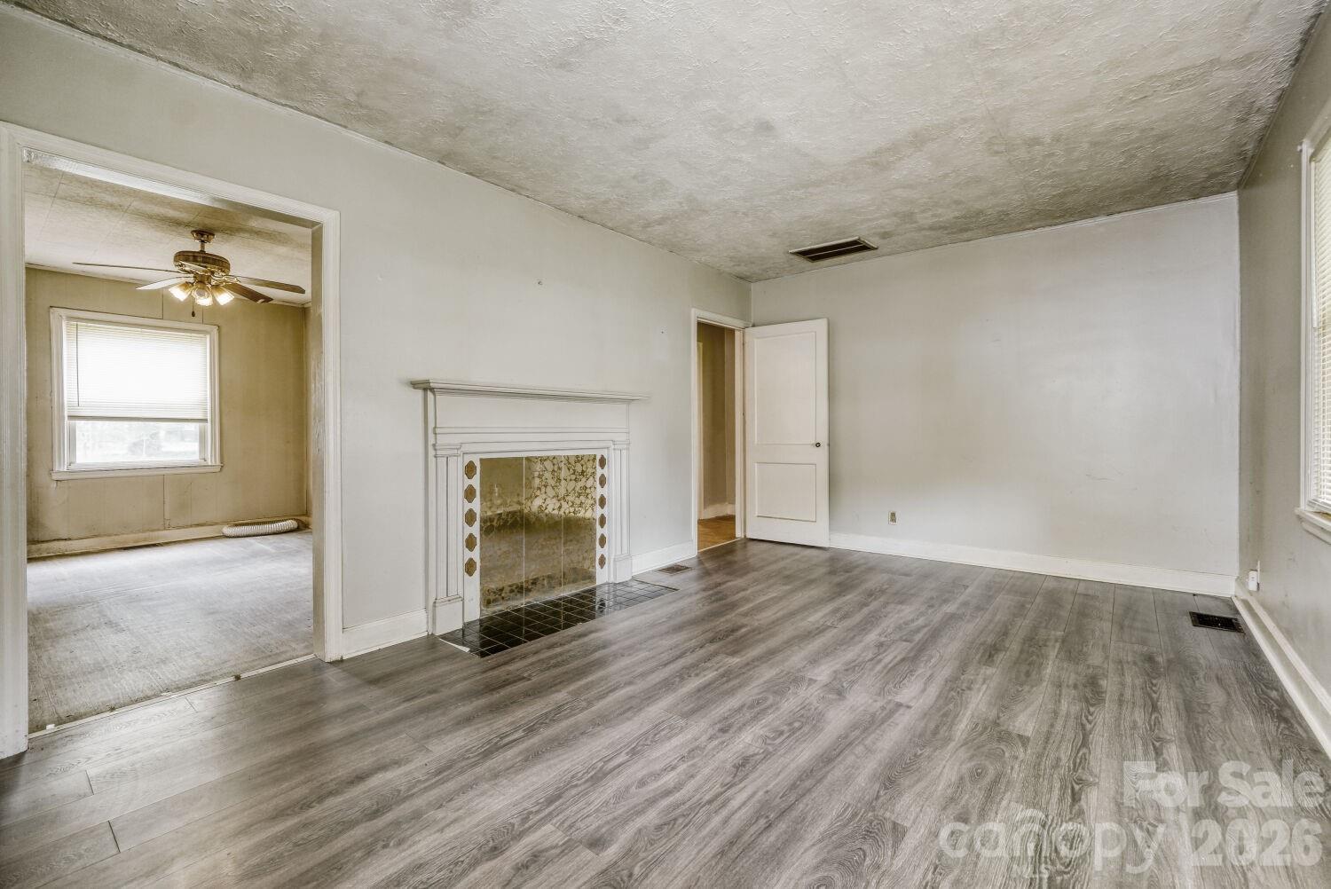 Home for sale at 2316 Edison Street, Charlotte, NC — photo 4 of 11