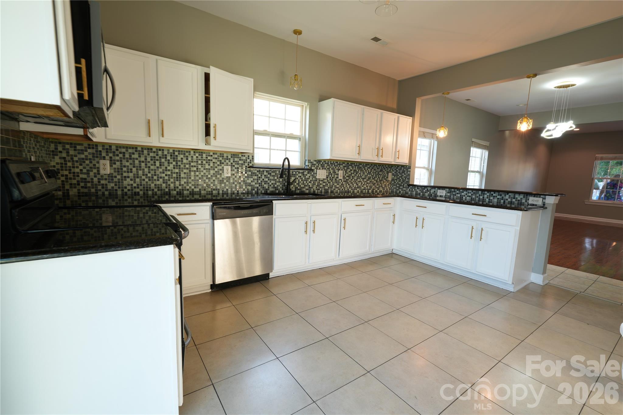Photo 5 of 6410 Castlewynd Court, Charlotte, NC
